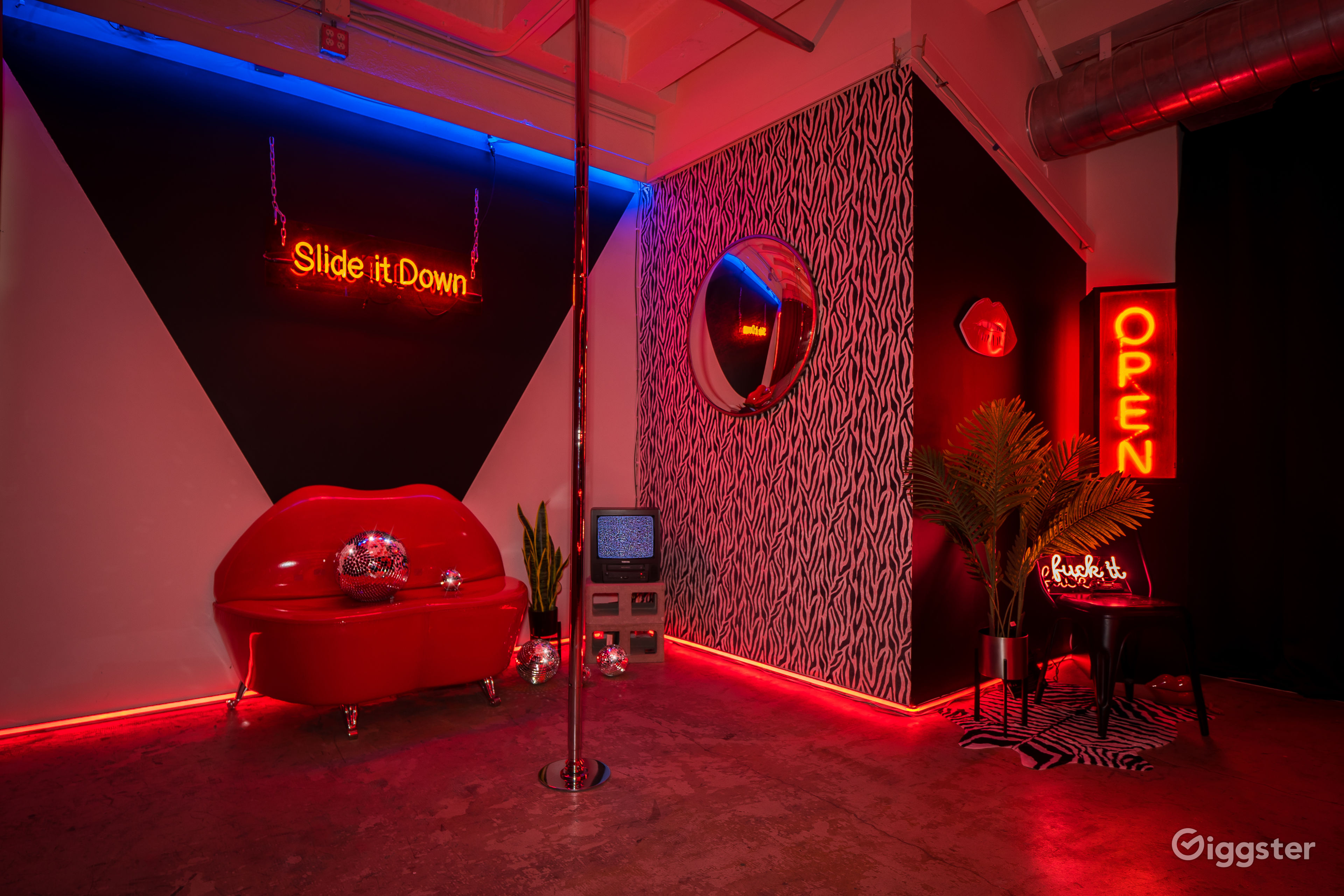 Downtown 4-Room Multi-Set Studio- The LA Creative | Rent this location ...