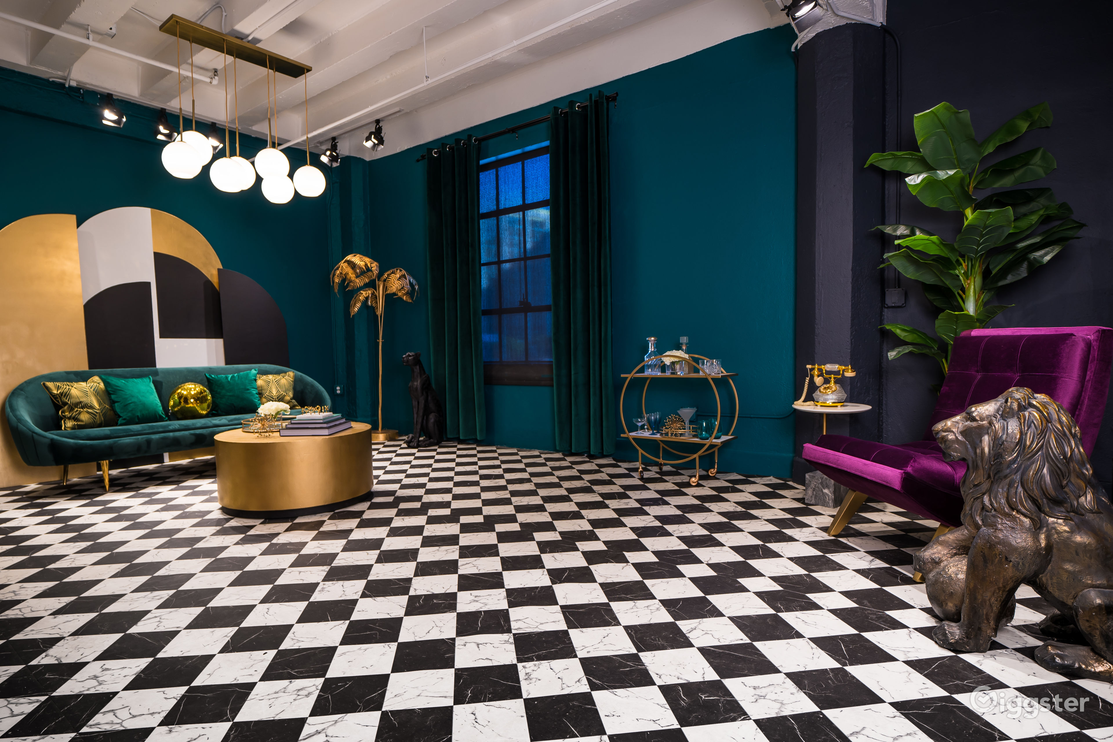 Downtown 4-Room Multi-Set Studio- The LA Creative | Rent this location ...