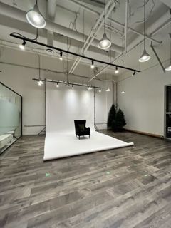 Stunning Studio with 9ft Windows+ 20ft High Ceiling | Rent this ...