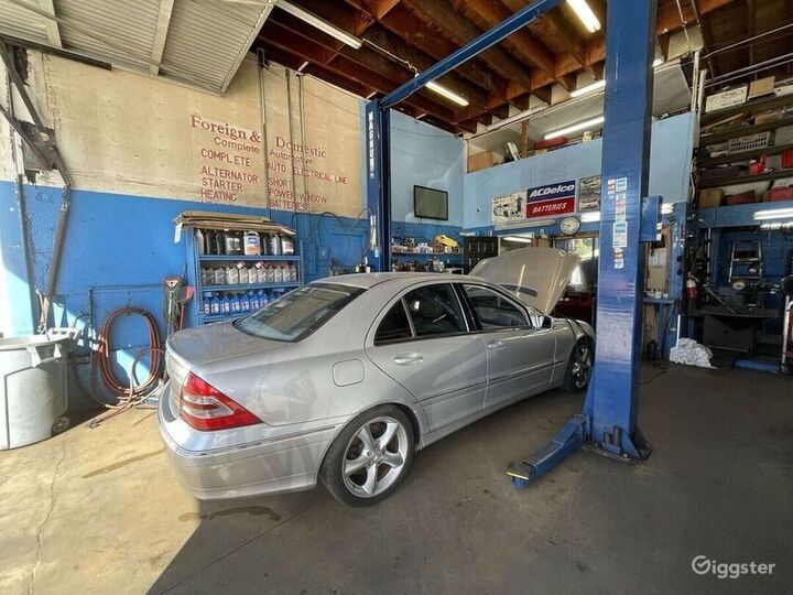 Autobody Shop With Two Bays | Rent this location on Giggster
