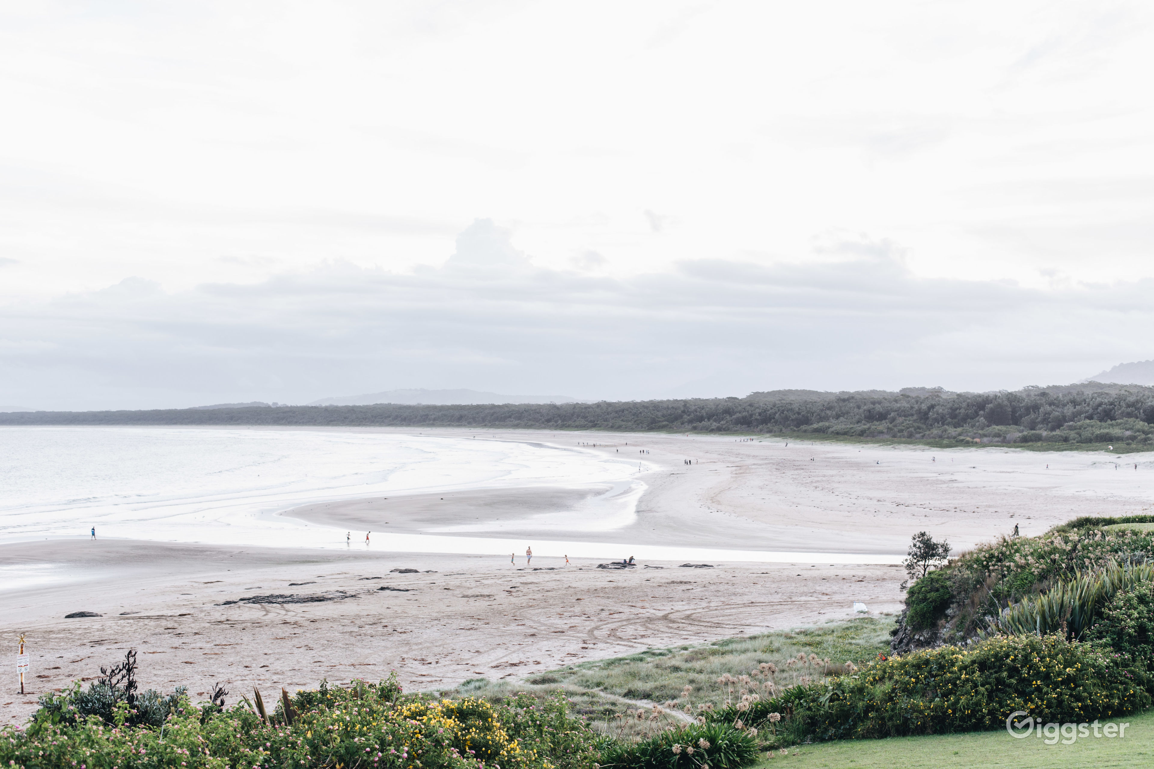 Beachfront House in Gerroa | Rent this location on Giggster