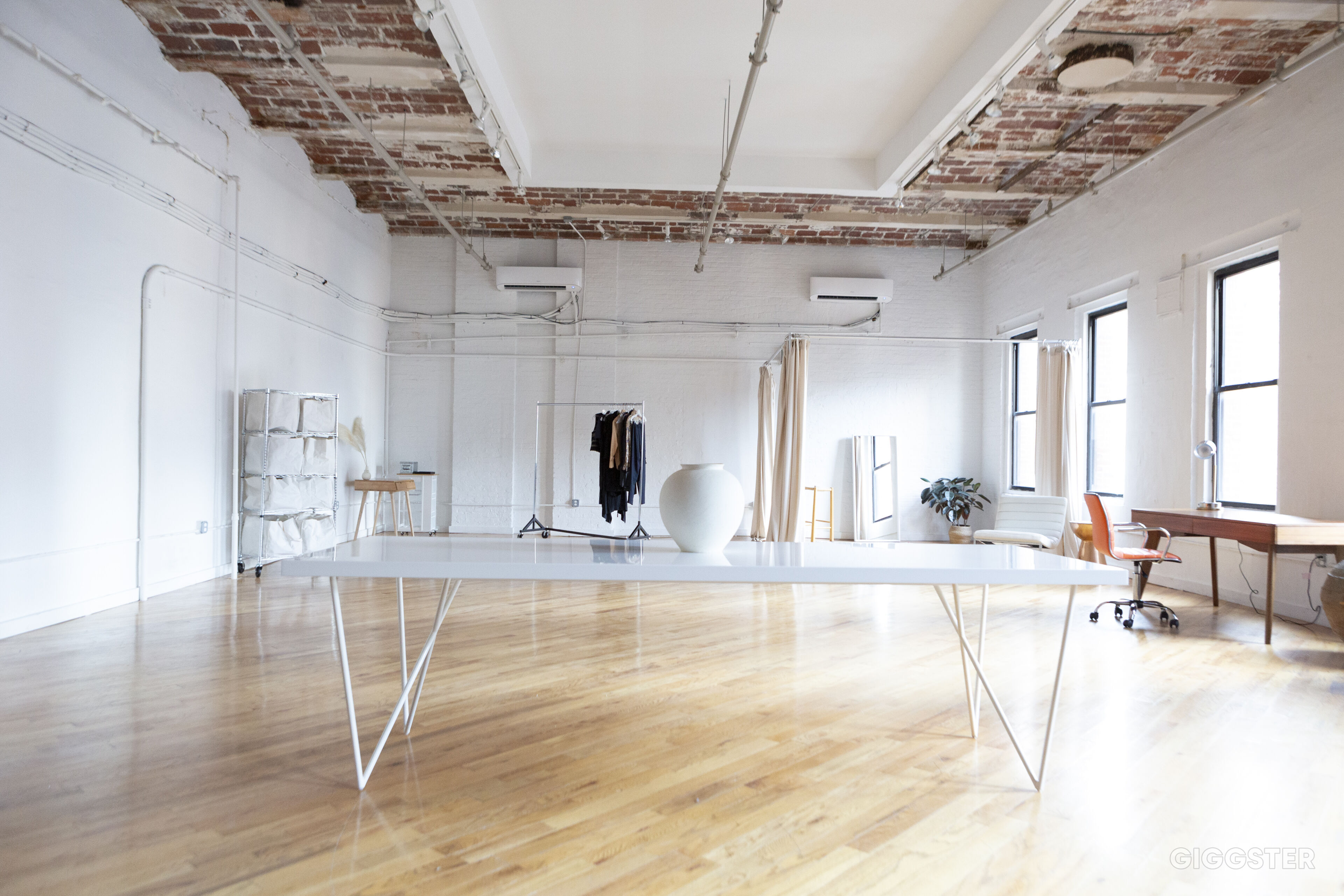 Dreamy Boho DUMBO loft with Manhattan Bridge views | Rent this location ...