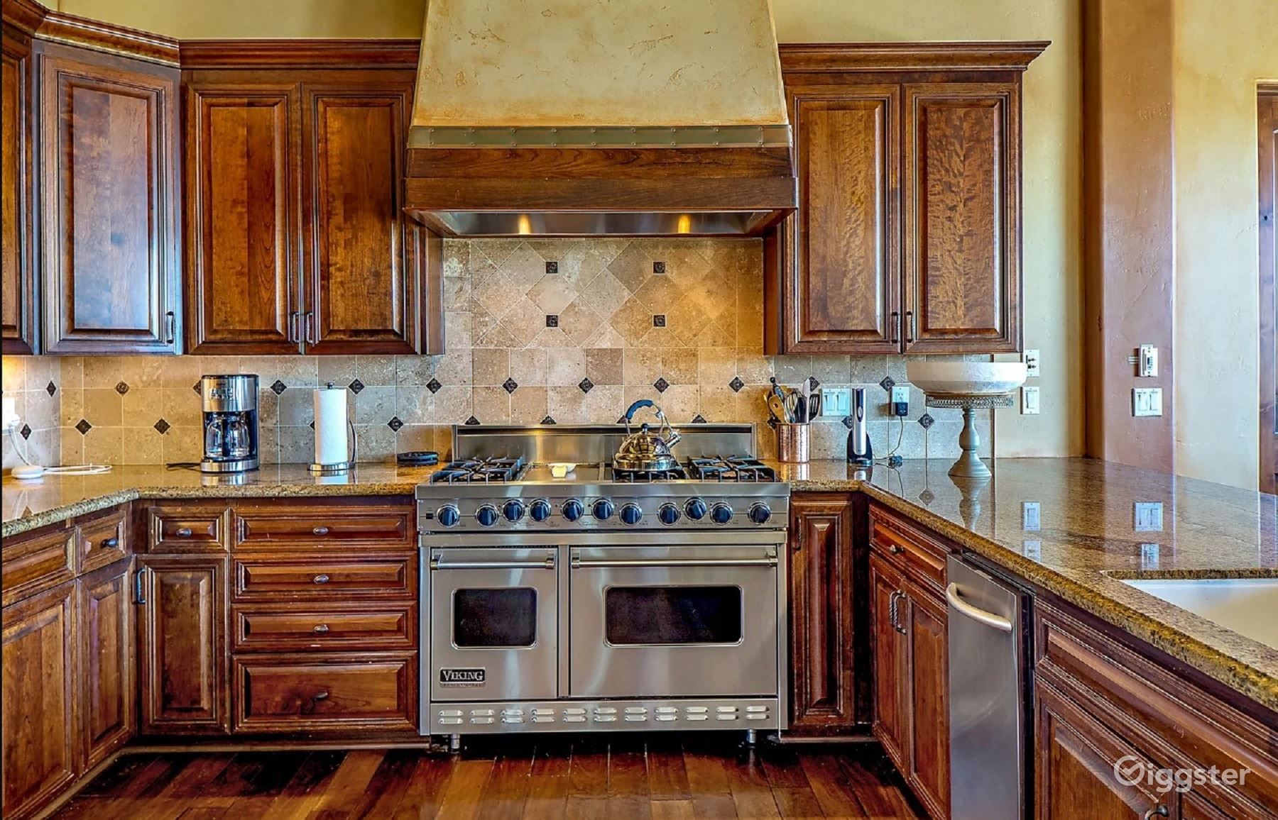 Frontier Farmhouse | Rent this location on Giggster