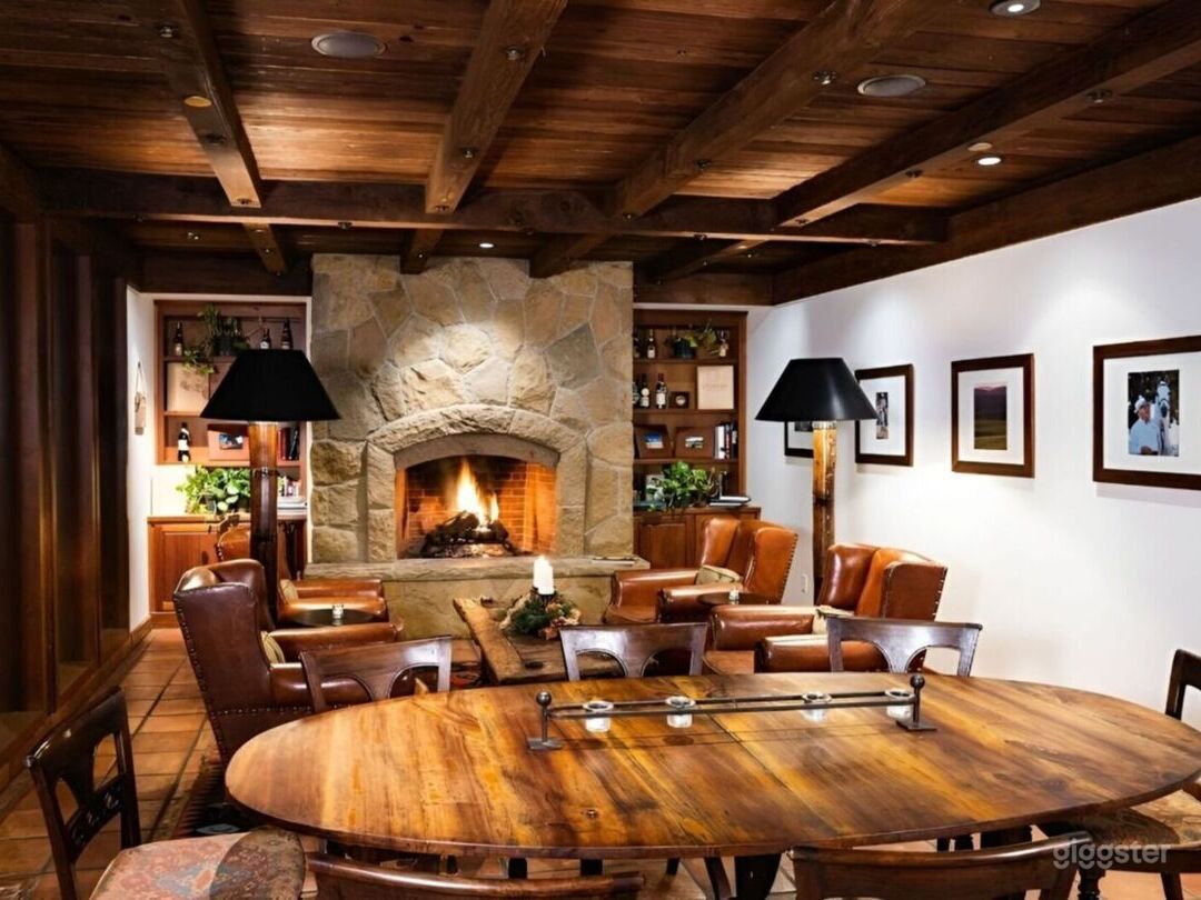 Rustic Club Lounge | Rent this location on Giggster