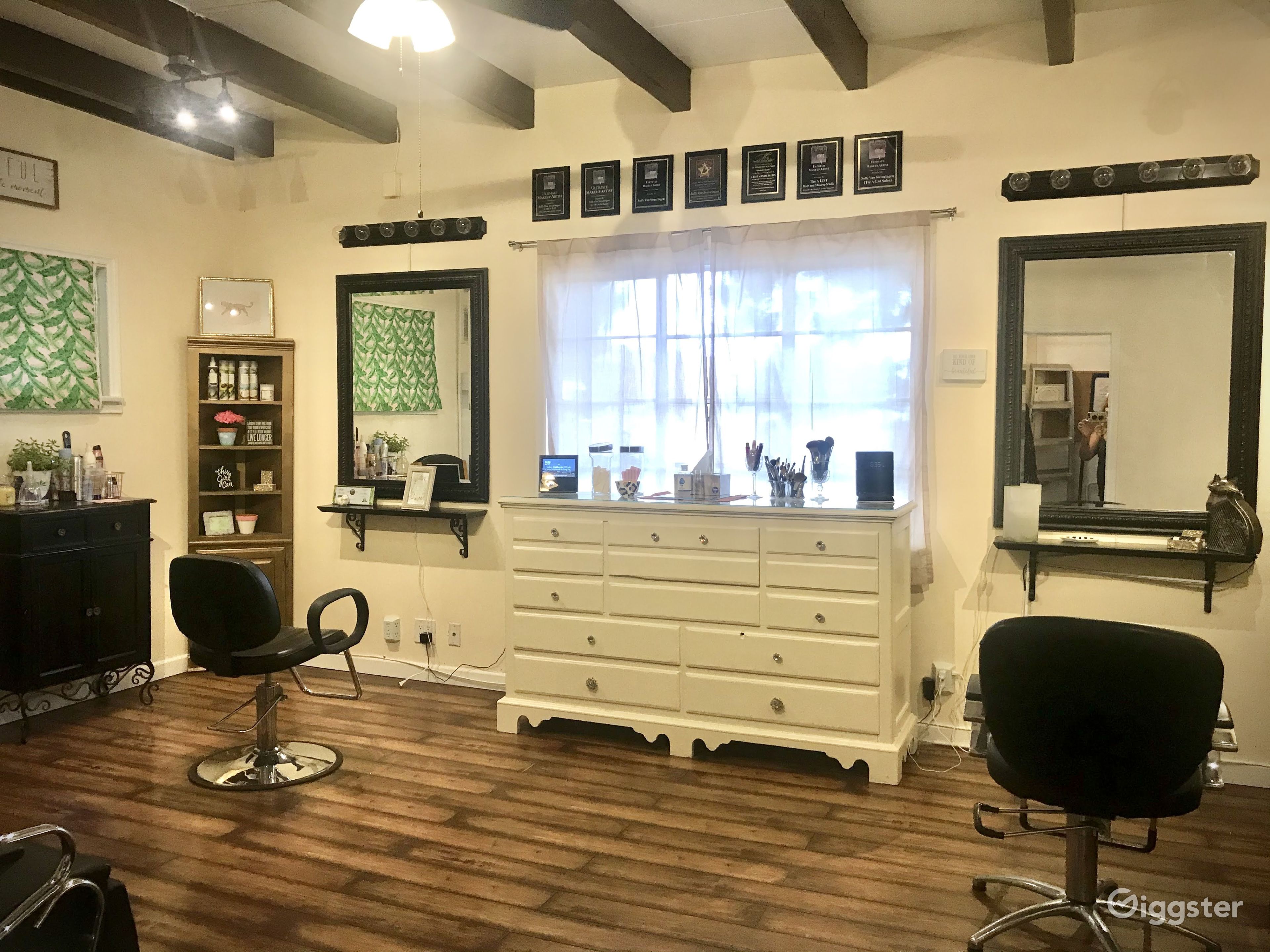 Open Makeup Studio Space with High Ceilings | Rent this location on ...