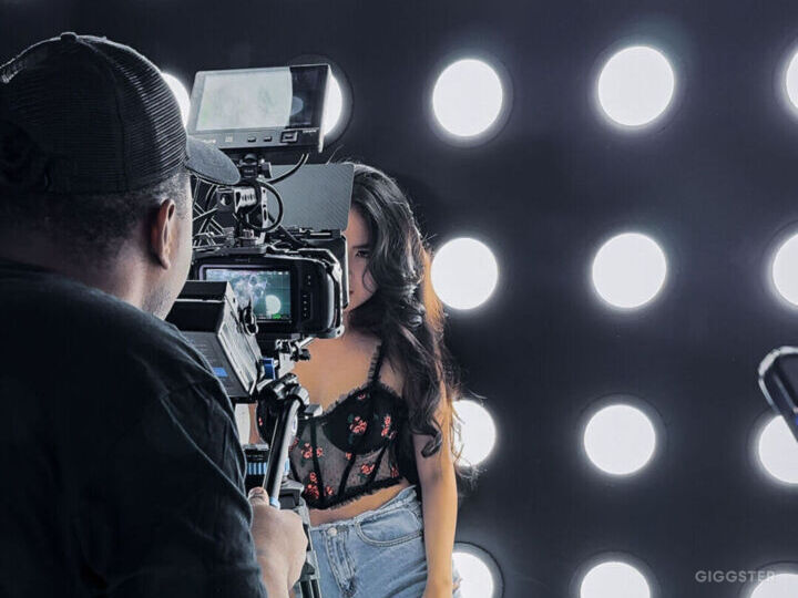 Production studio more than 20 custom sets | Rent this location on Giggster