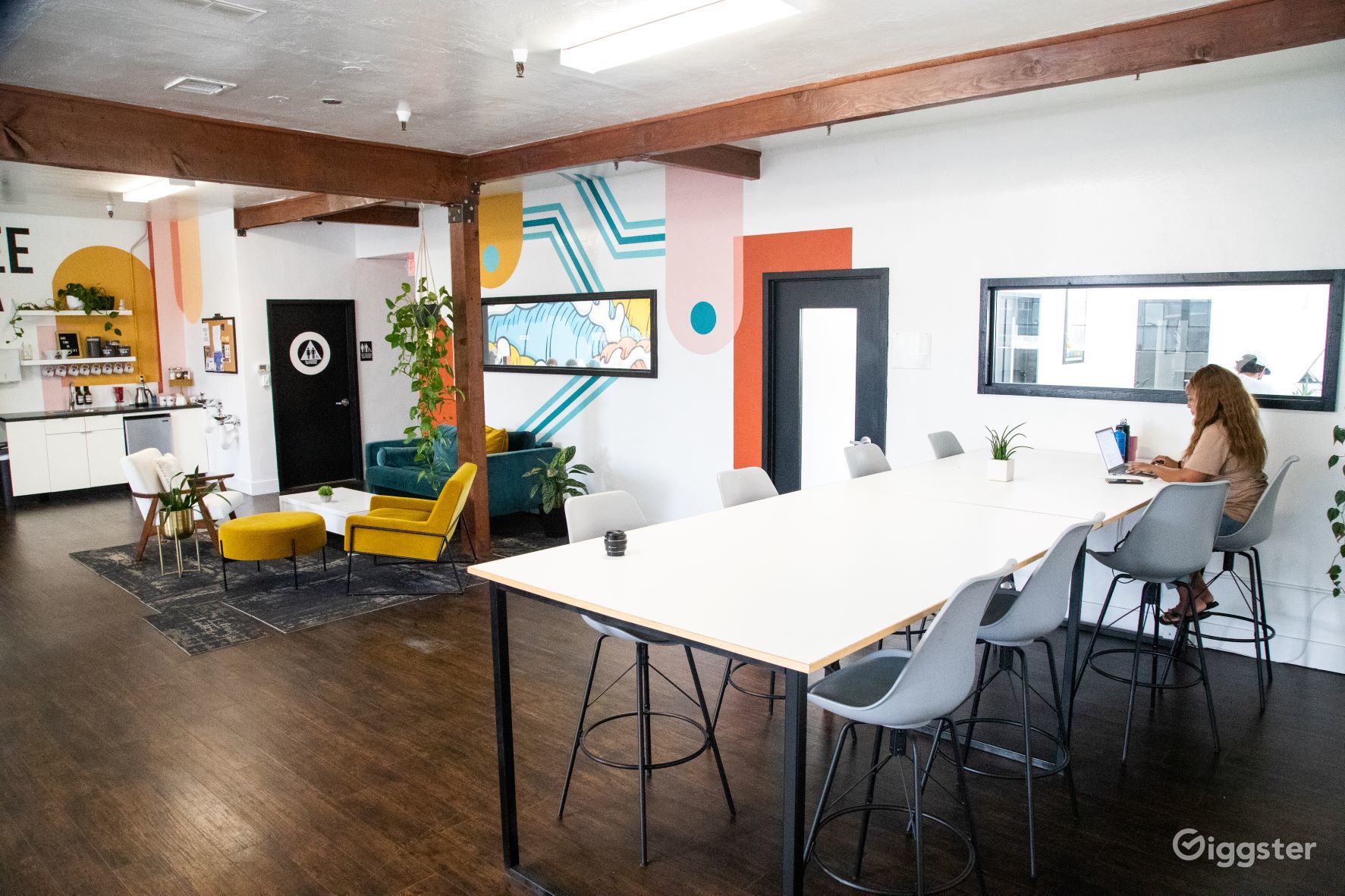 Open Meeting Area | Rent this location on Giggster