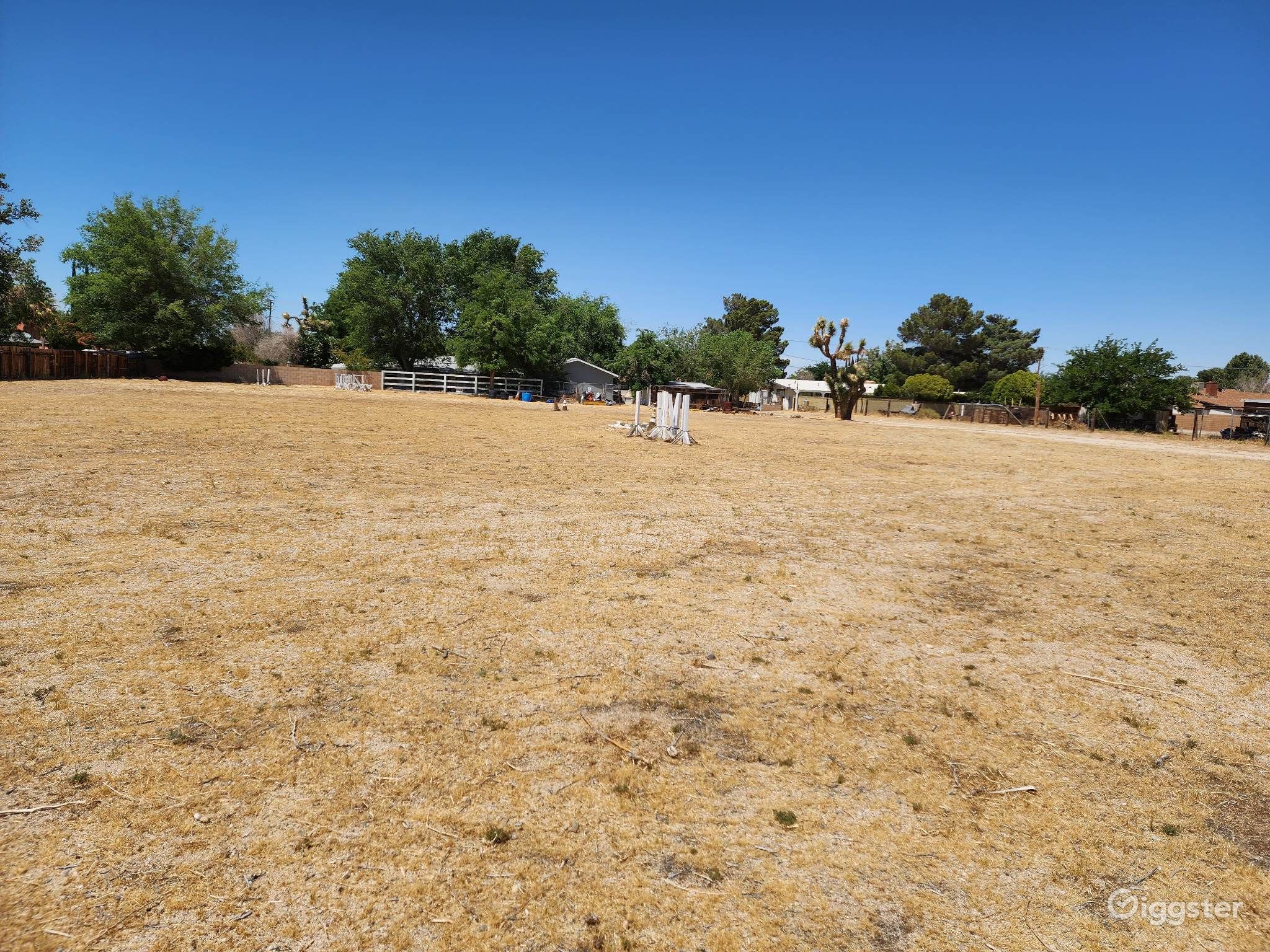 Desert horse stalls, riding paddock | Rent this location on Giggster