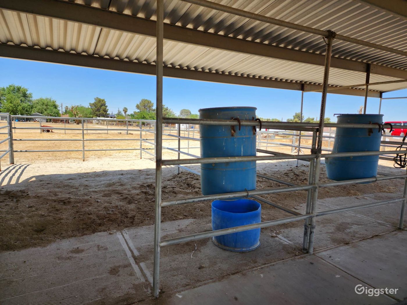 Desert horse stalls, riding paddock | Rent this location on Giggster