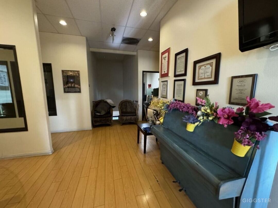 Studio Waiting Room for Productions | Rent this location on Giggster