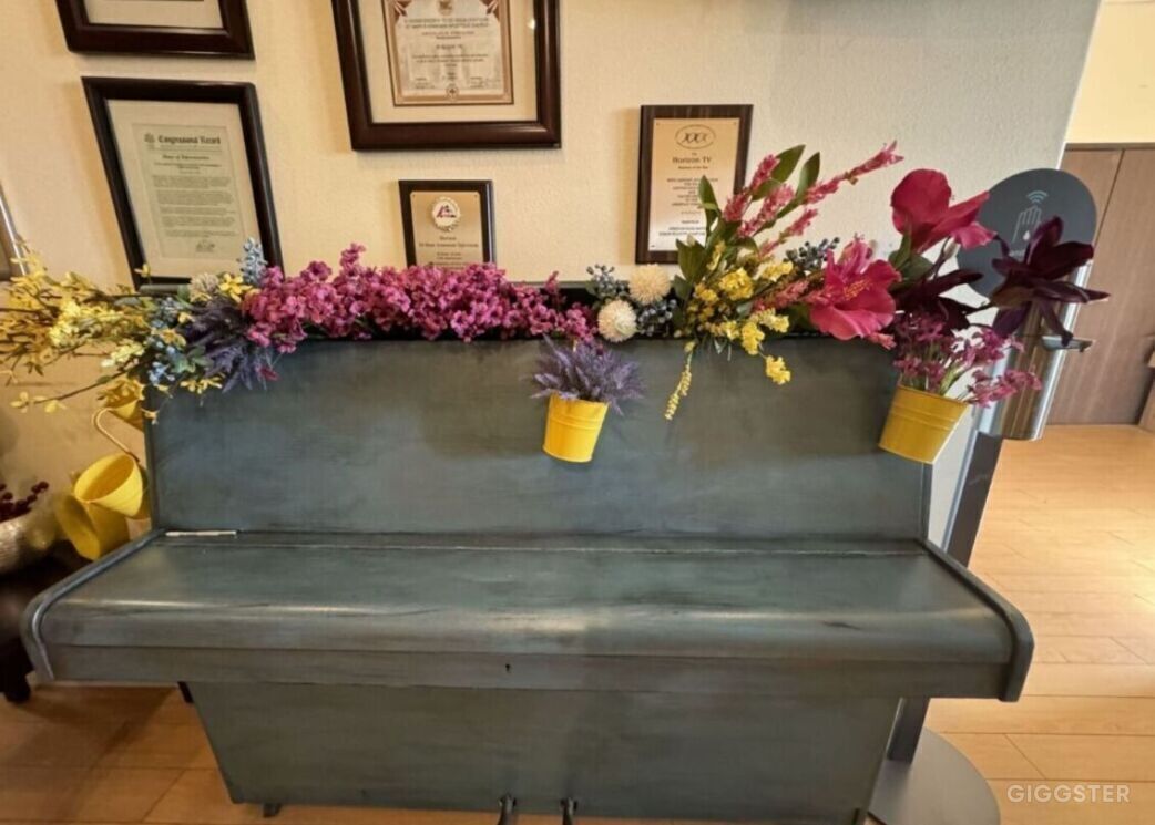 Studio Waiting Room for Productions | Rent this location on Giggster