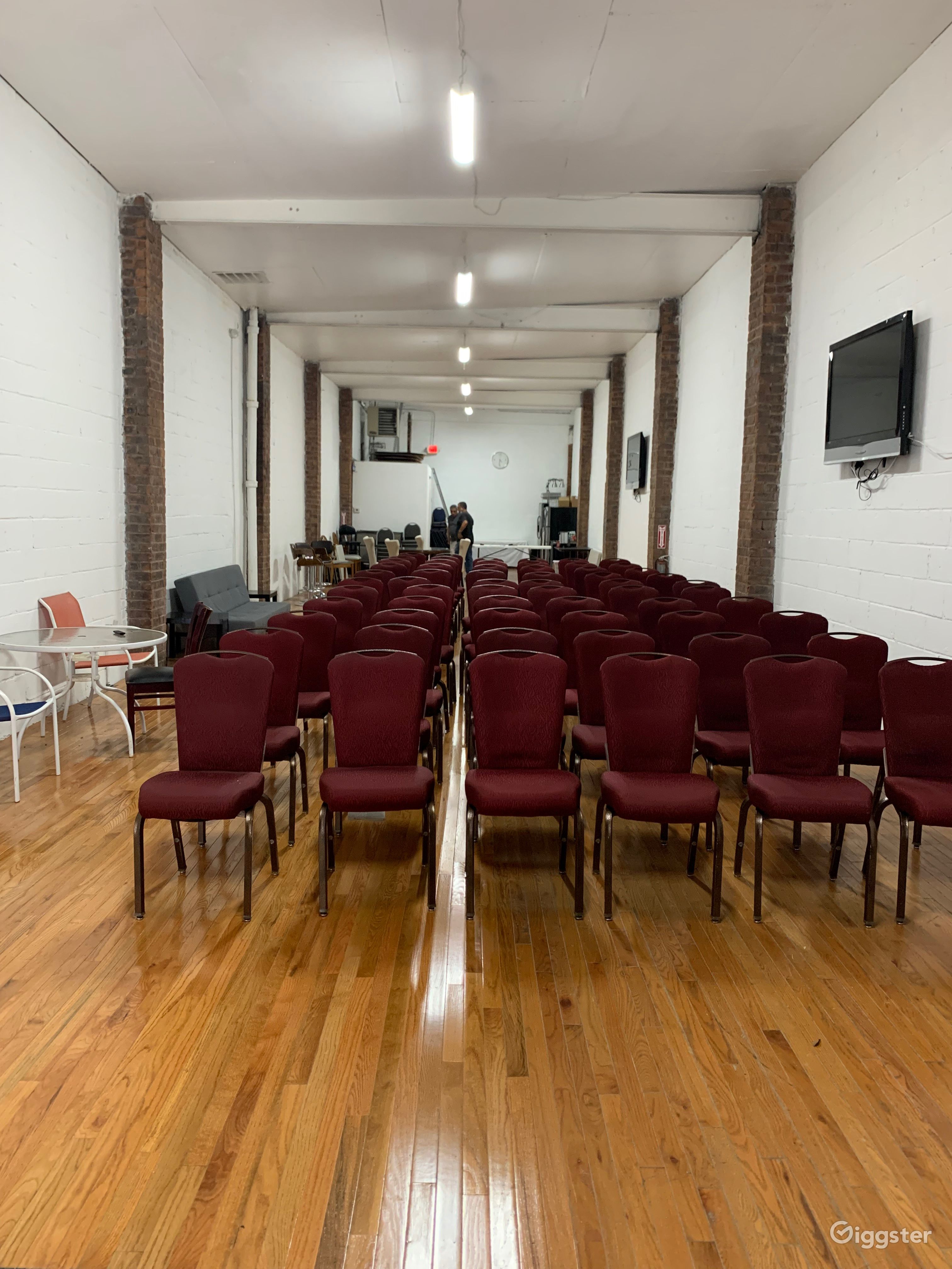 Raw multi-use space, exposed brick, high ceilings. | Rent this location ...