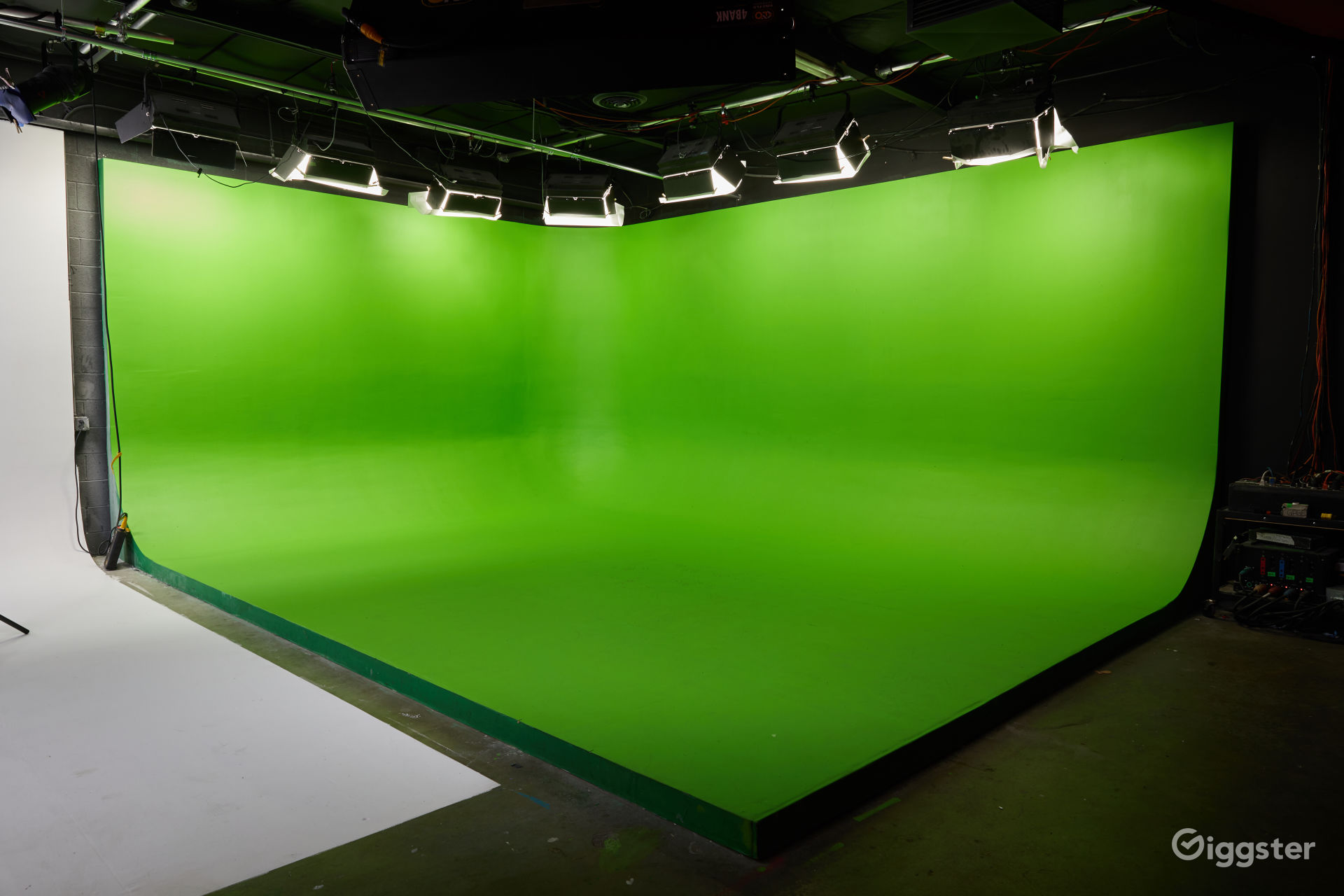 The BEST 10 Video Studio spaces for rent near me | Giggster