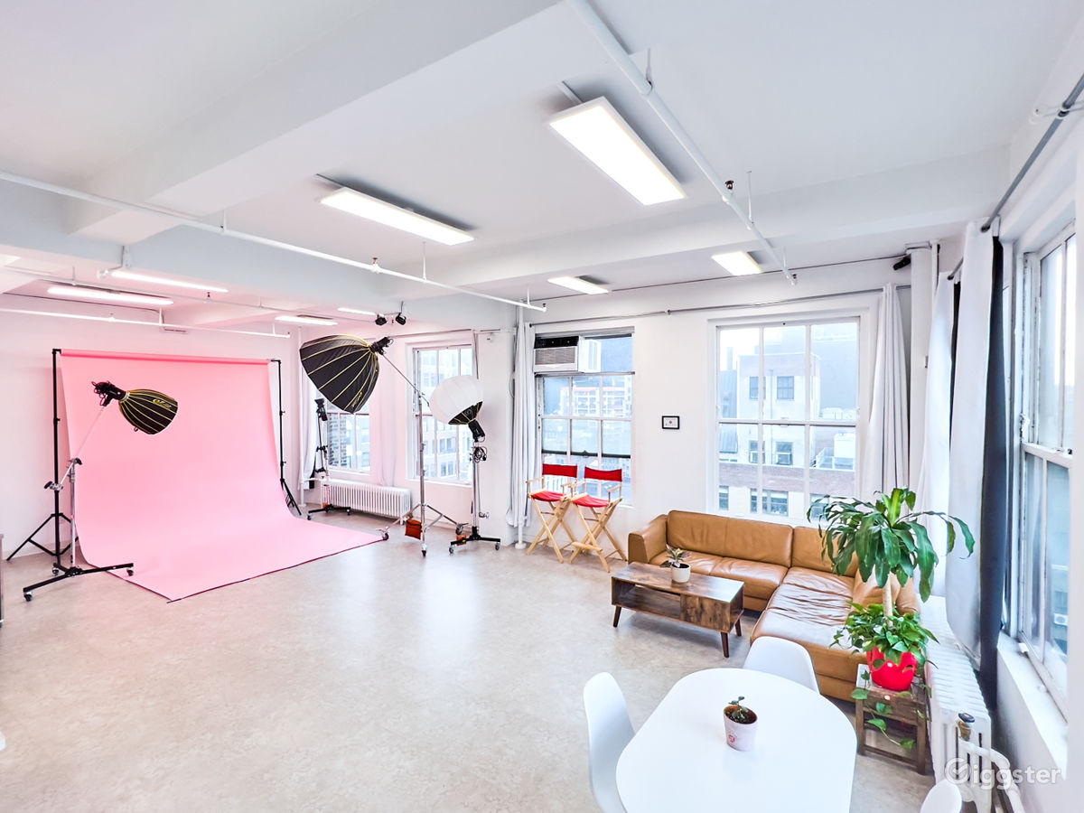 23B Manhattan Views & Free EQ Photo Studio | Rent this location on Giggster