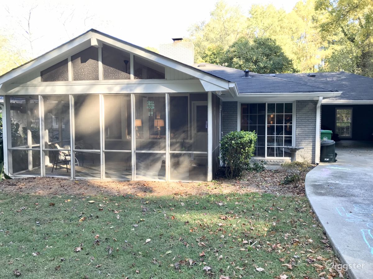1968 Ranch, neighborhood all built in 70s | Rent this location on Giggster