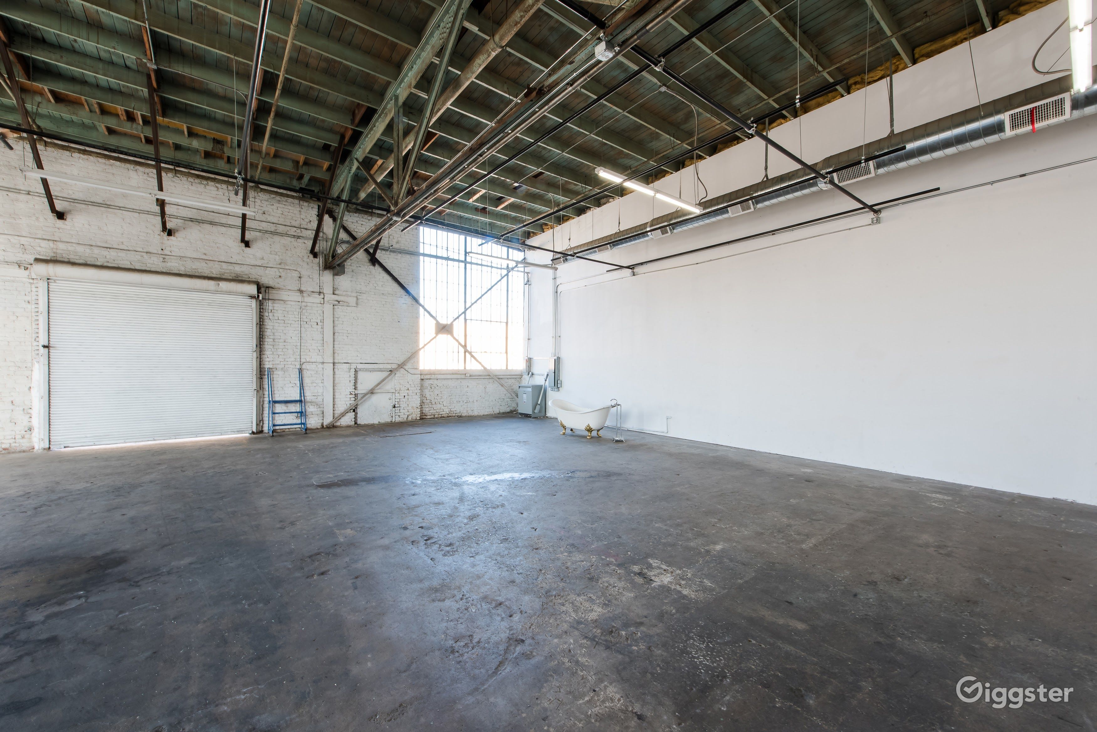 Daylight White Brick Warehouse Studio In LA | Rent this location on ...