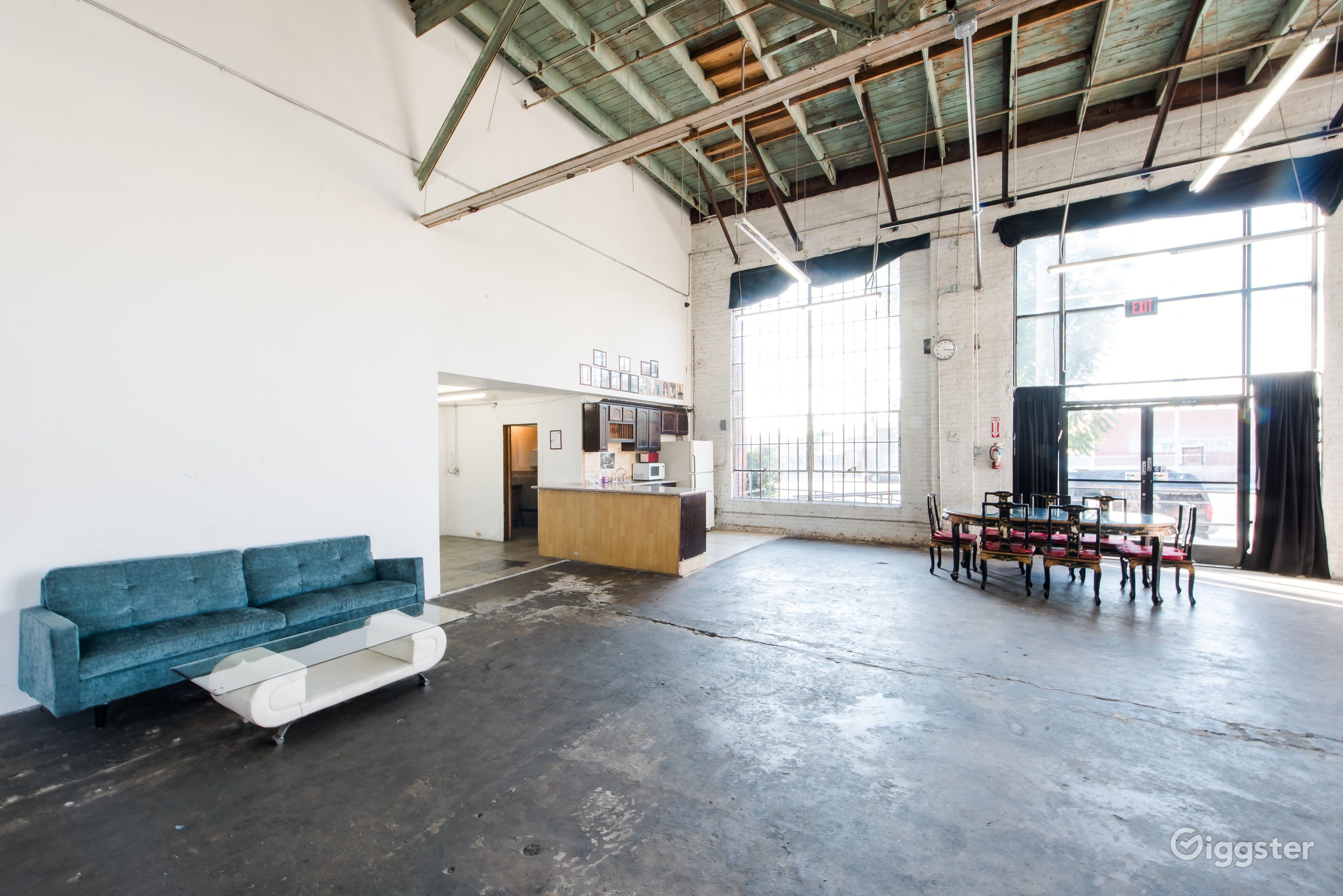 Daylight White Brick Warehouse Studio In LA | Rent this location on ...