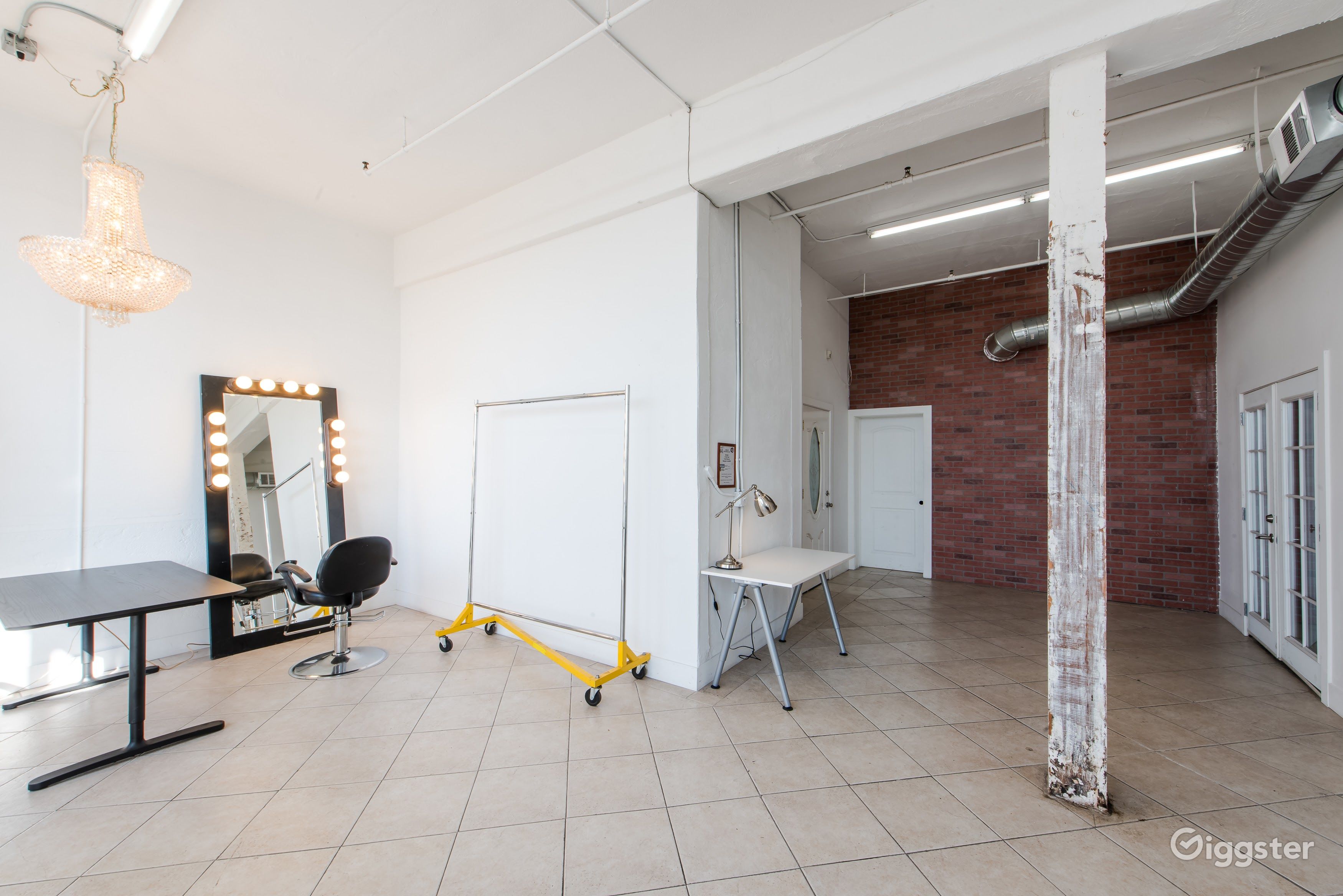 Daylight White Brick Warehouse Studio In LA | Rent this location on ...