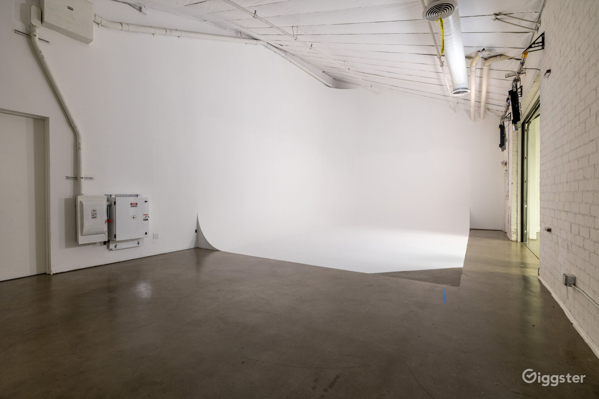 Maximum Studio C | Rent this location on Giggster