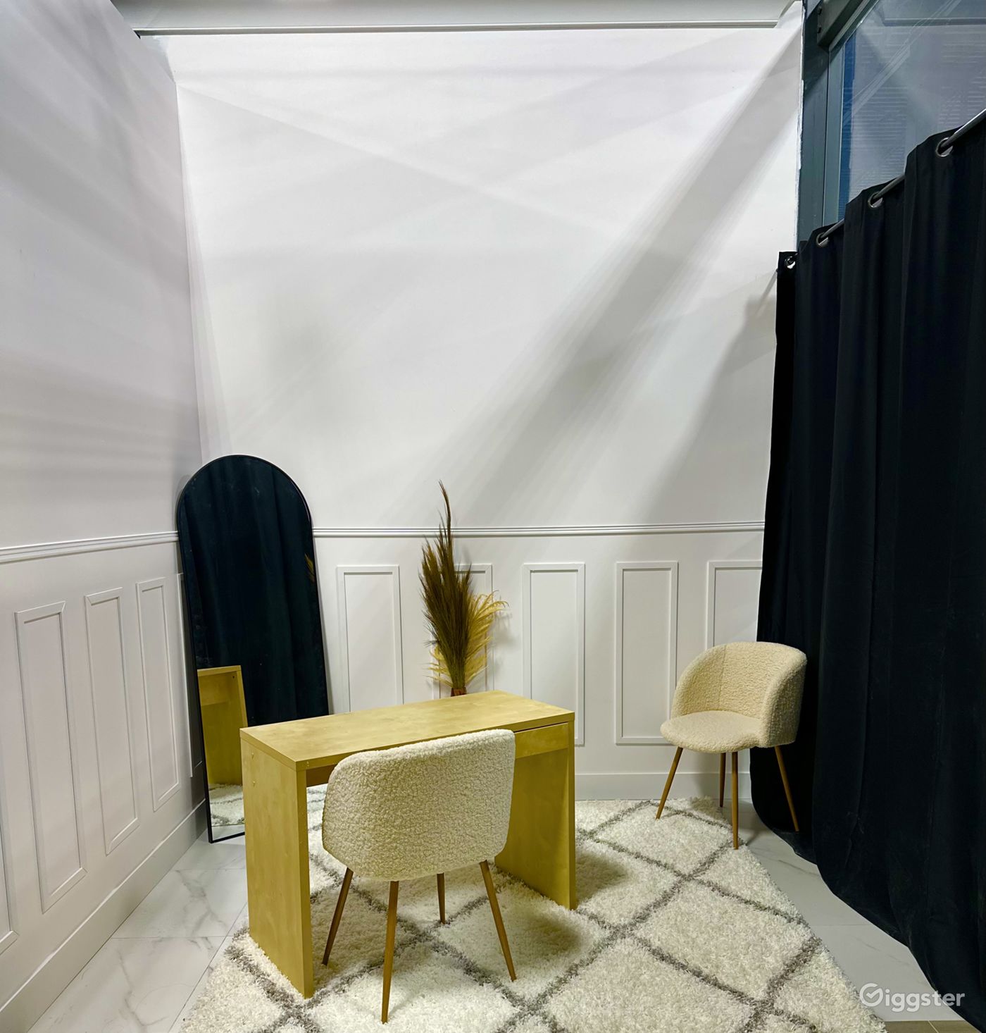 Multi Modern Photography Studio Set Up | Rent this location on Giggster