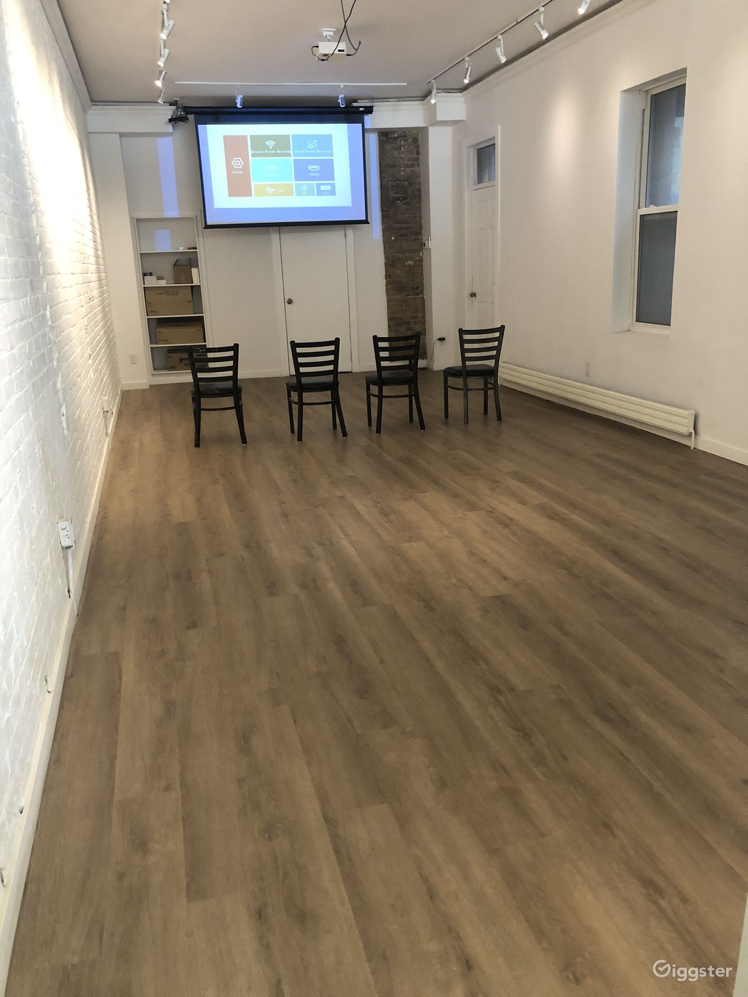 Spacious Studio Event Space with Juice Bar | Rent this location on Giggster