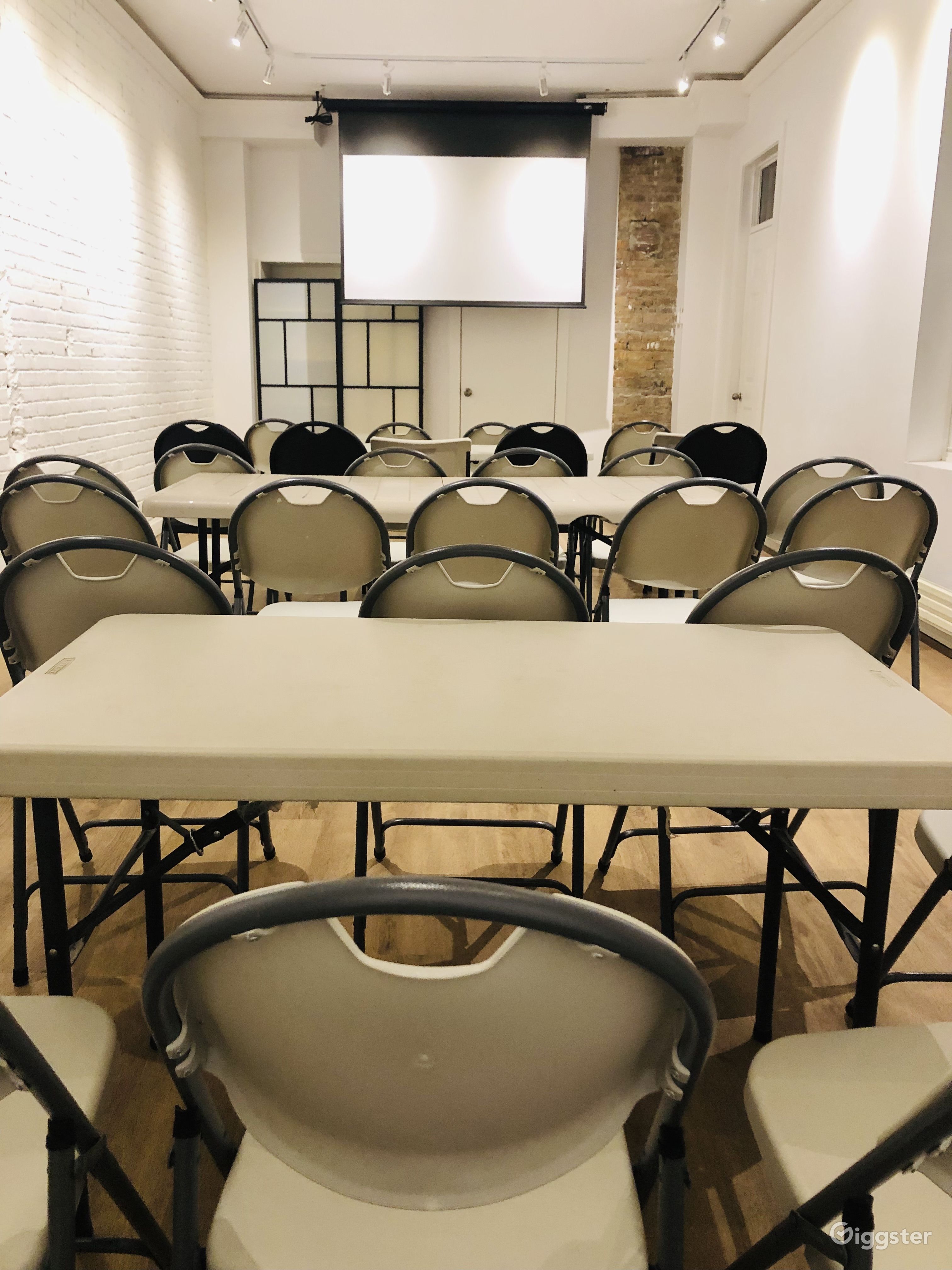 Spacious Studio Event Space with Juice Bar | Rent this location on Giggster