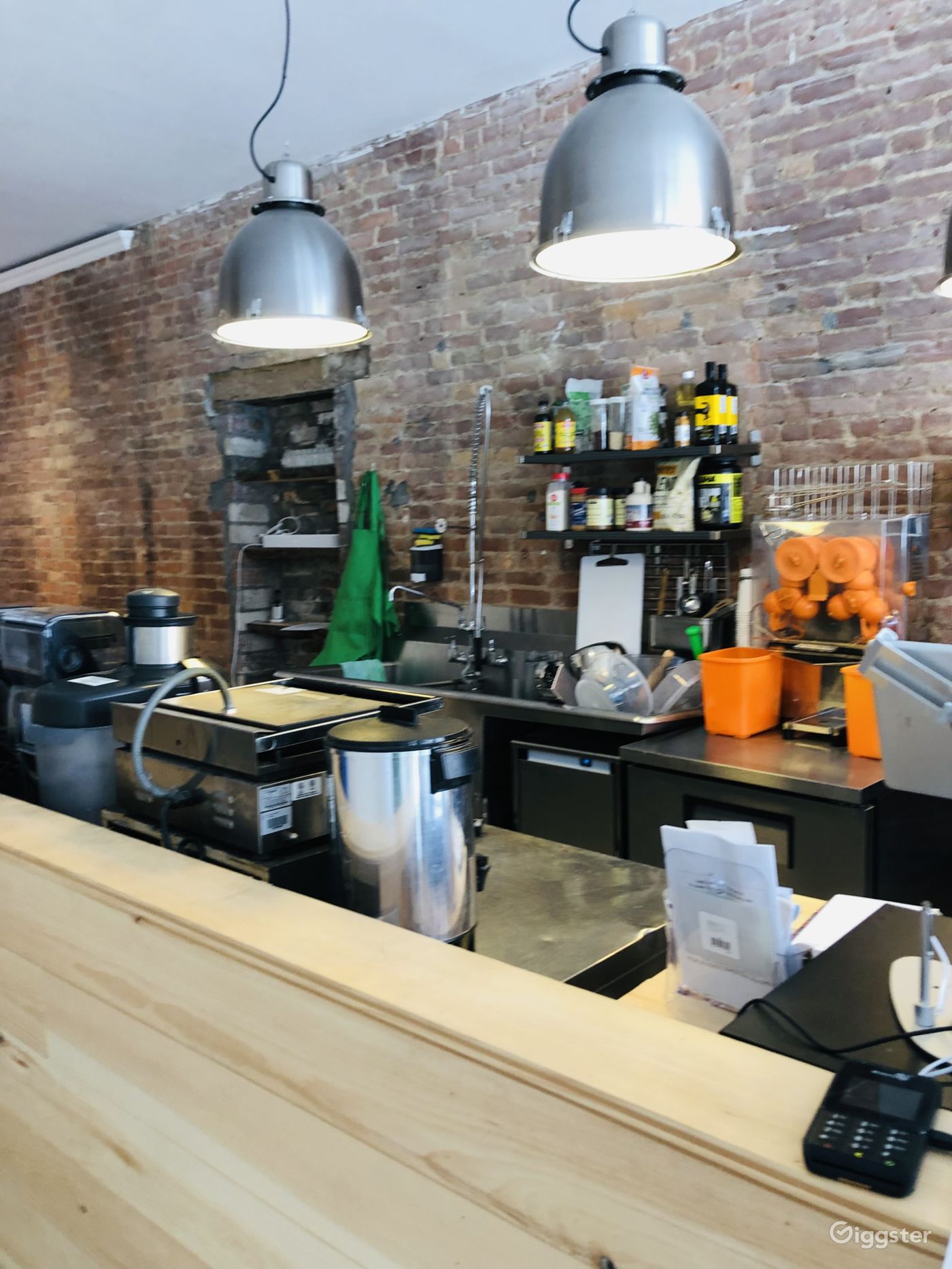 Spacious Studio Event Space with Juice Bar | Rent this location on Giggster