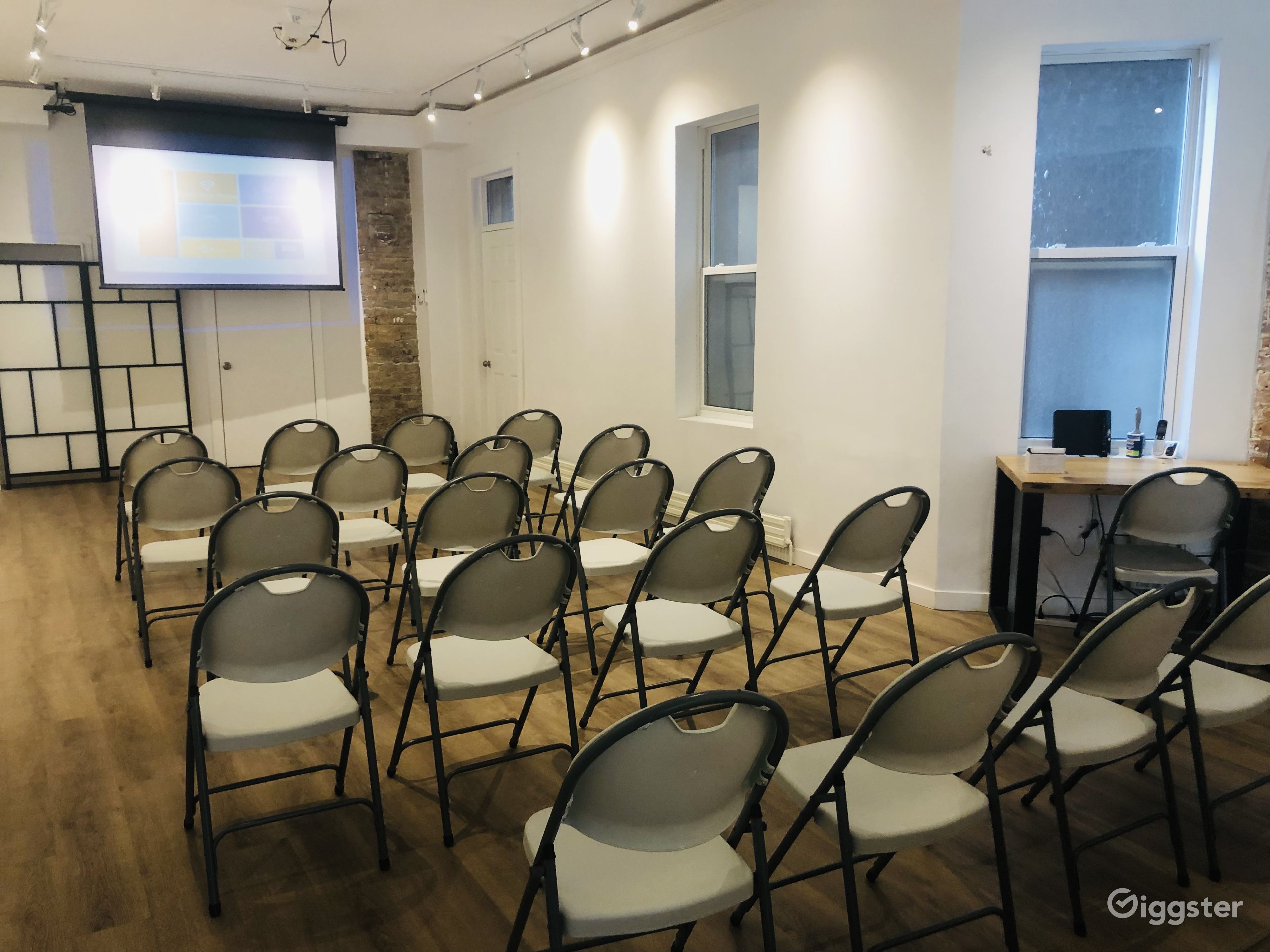 Spacious Studio Event Space with Juice Bar | Rent this location on Giggster