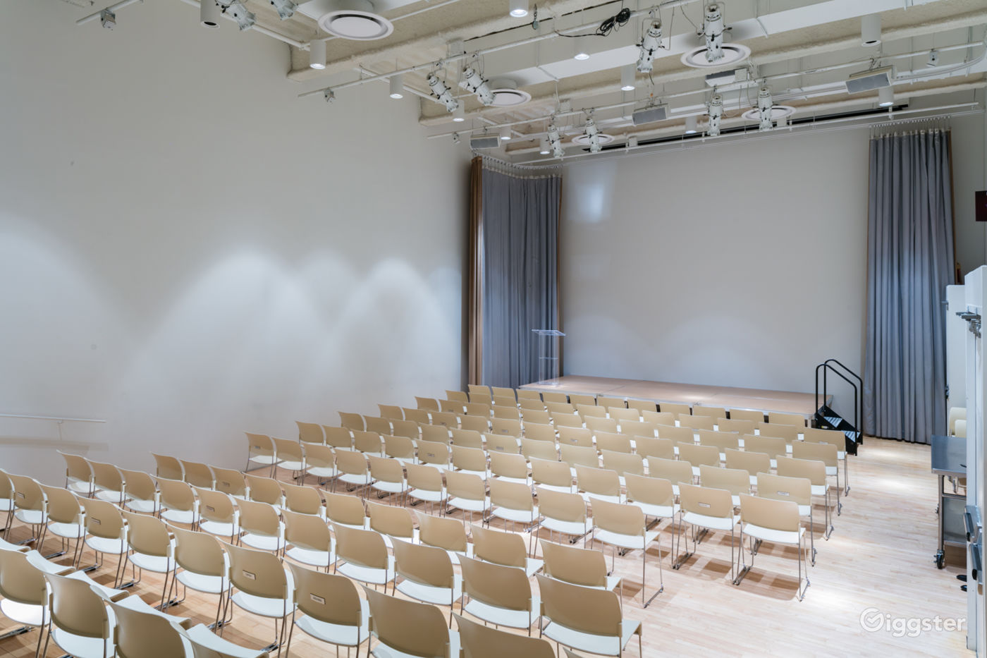 Small Theater in Downtown Manhattan | Rent this location on Giggster