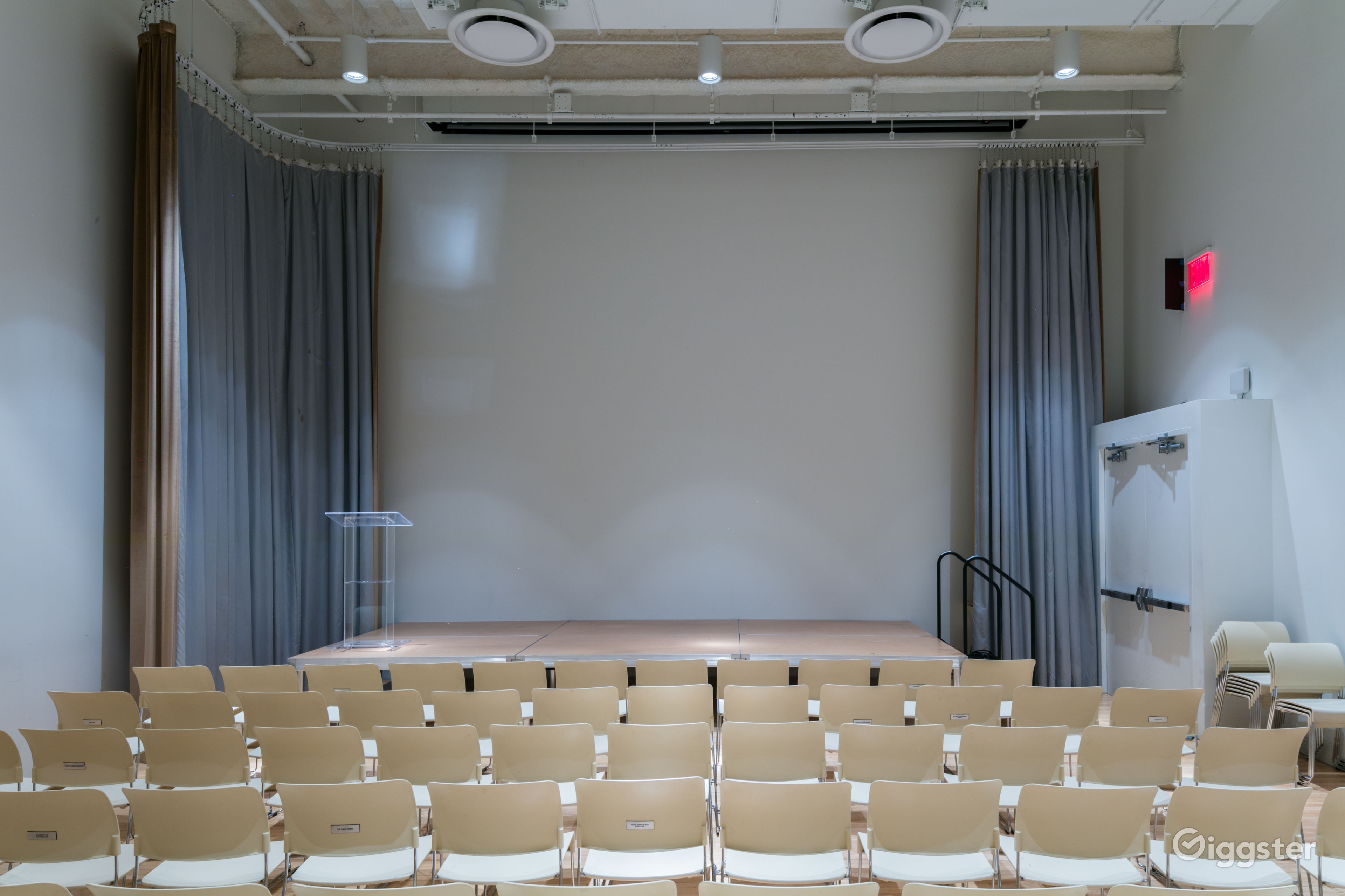 Small Theater in Downtown Manhattan | Rent this location on Giggster