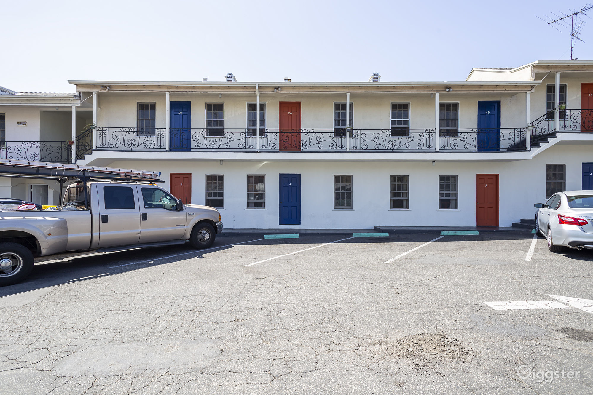 Hollywood Motel | Rent this location on Giggster