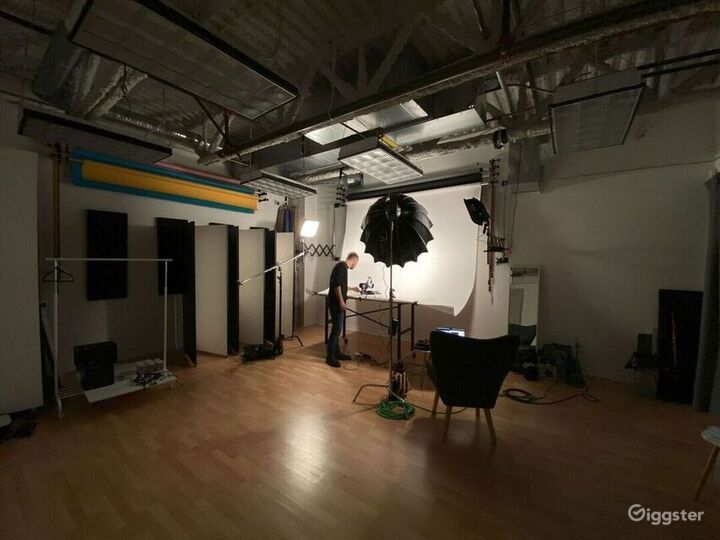 Open Studio Space For Photo/Video/Podcasts | Rent this location on Giggster