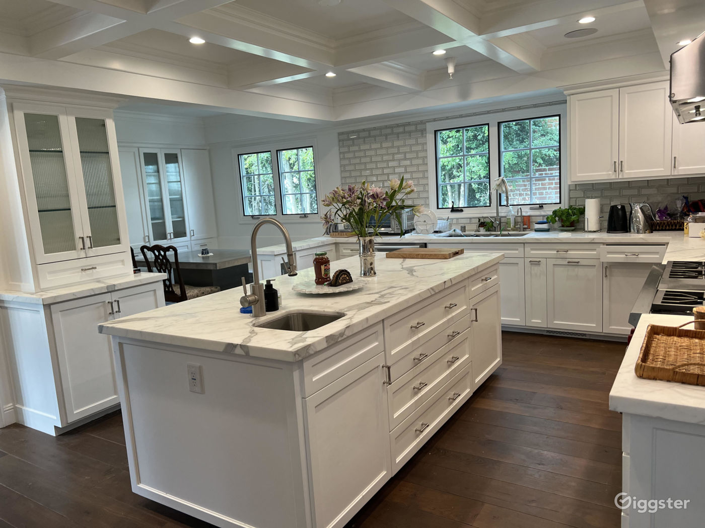 Glamorous BH House - Great for filming/photo shoot | Rent this location ...