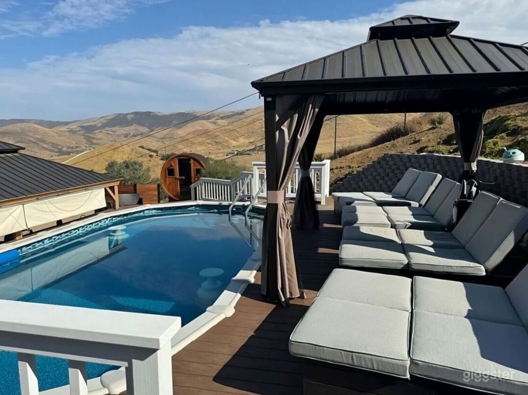 Luxury Hillside Backyard Oasis | Rent this location on Giggster