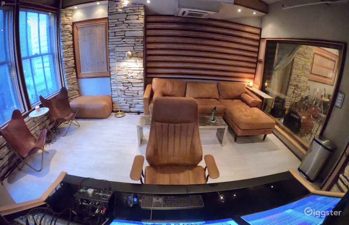 Midtown Manhattan Recording Studio | Rent this location on Giggster