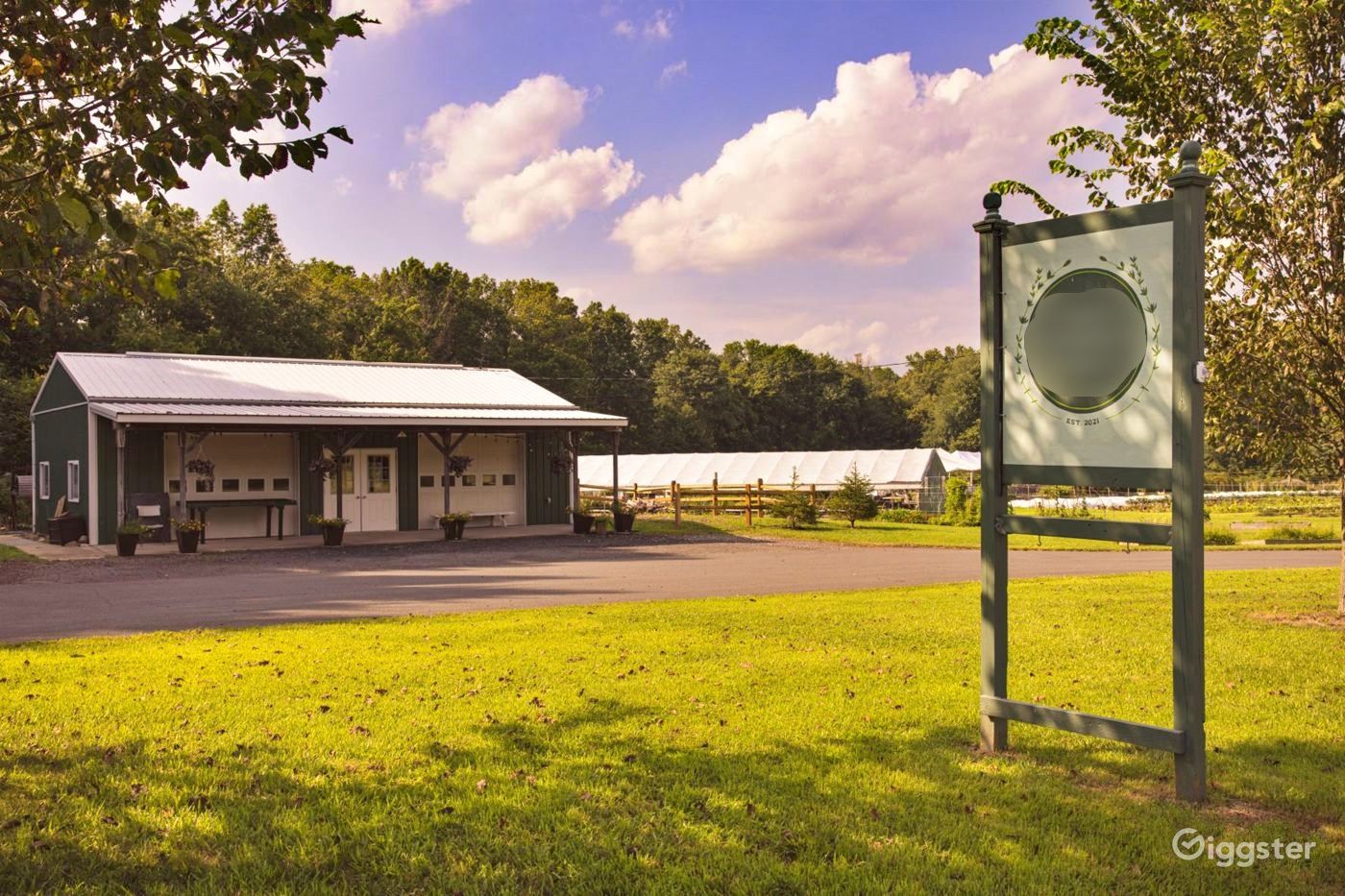 20 Acres Farm with Green Lawns and Greenhouses | Rent this location on ...