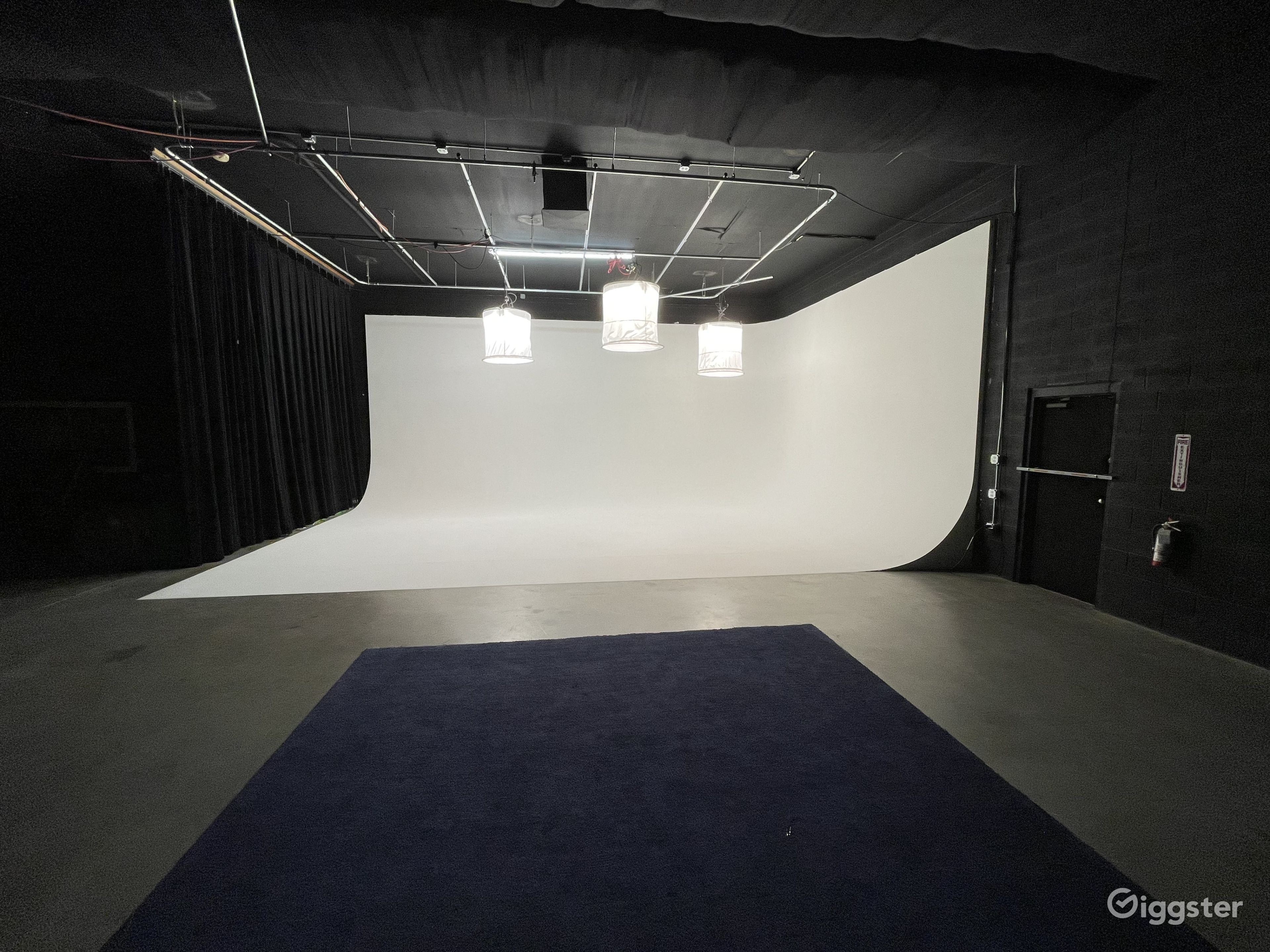 Sound Stage with Cyclorama Screen | Rent this location on Giggster