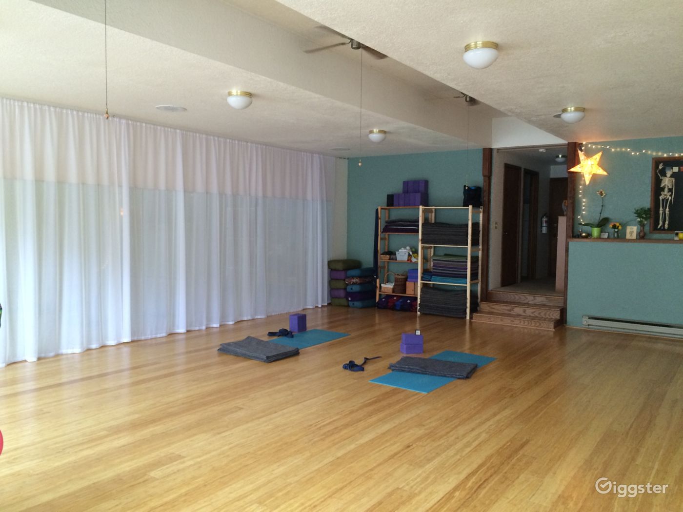 Bright Beautiful Yoga Studio | Rent this location on Giggster