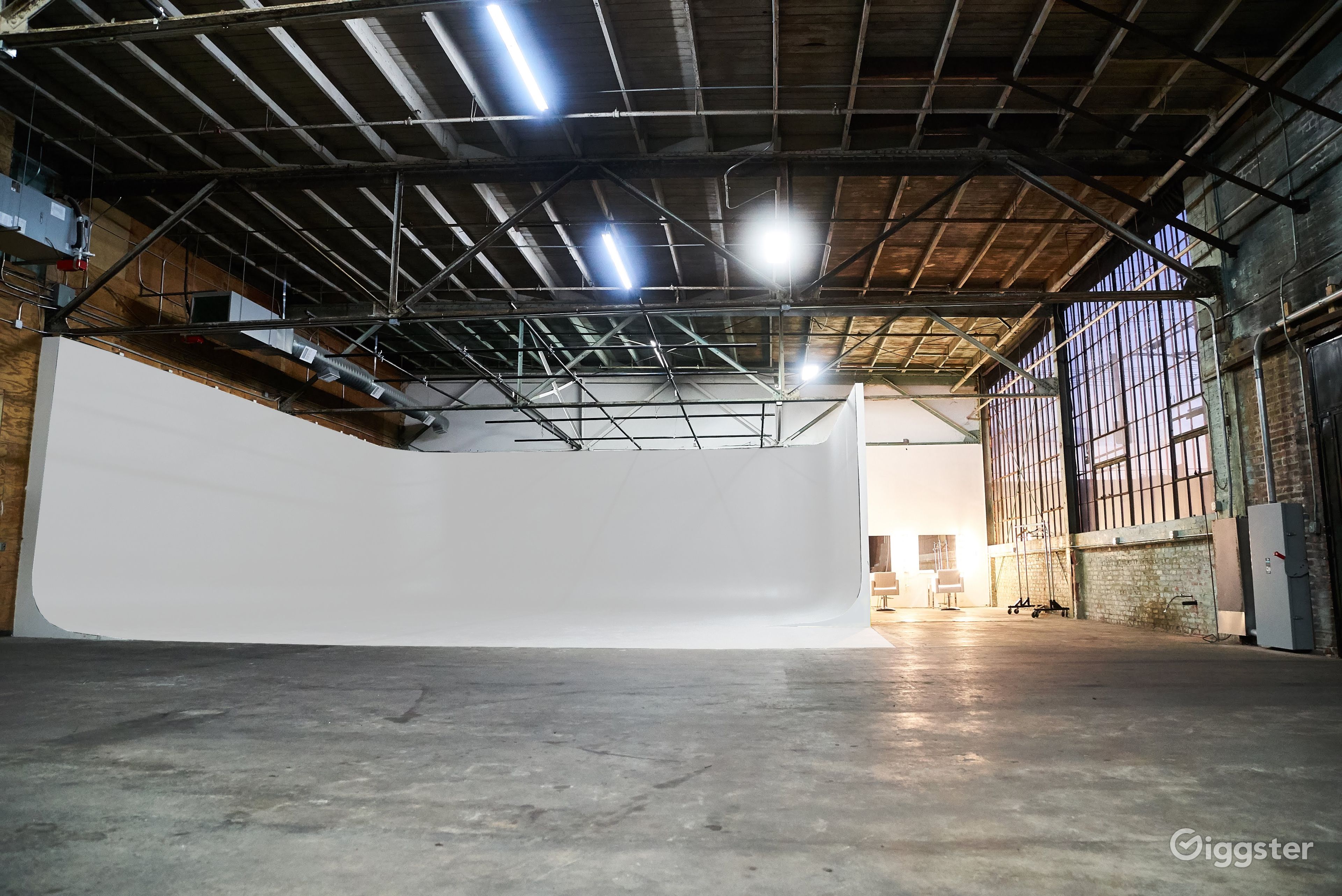 Huge 3 Wall Cyclorama Stage in LA Warehouse Studio | Rent this location ...