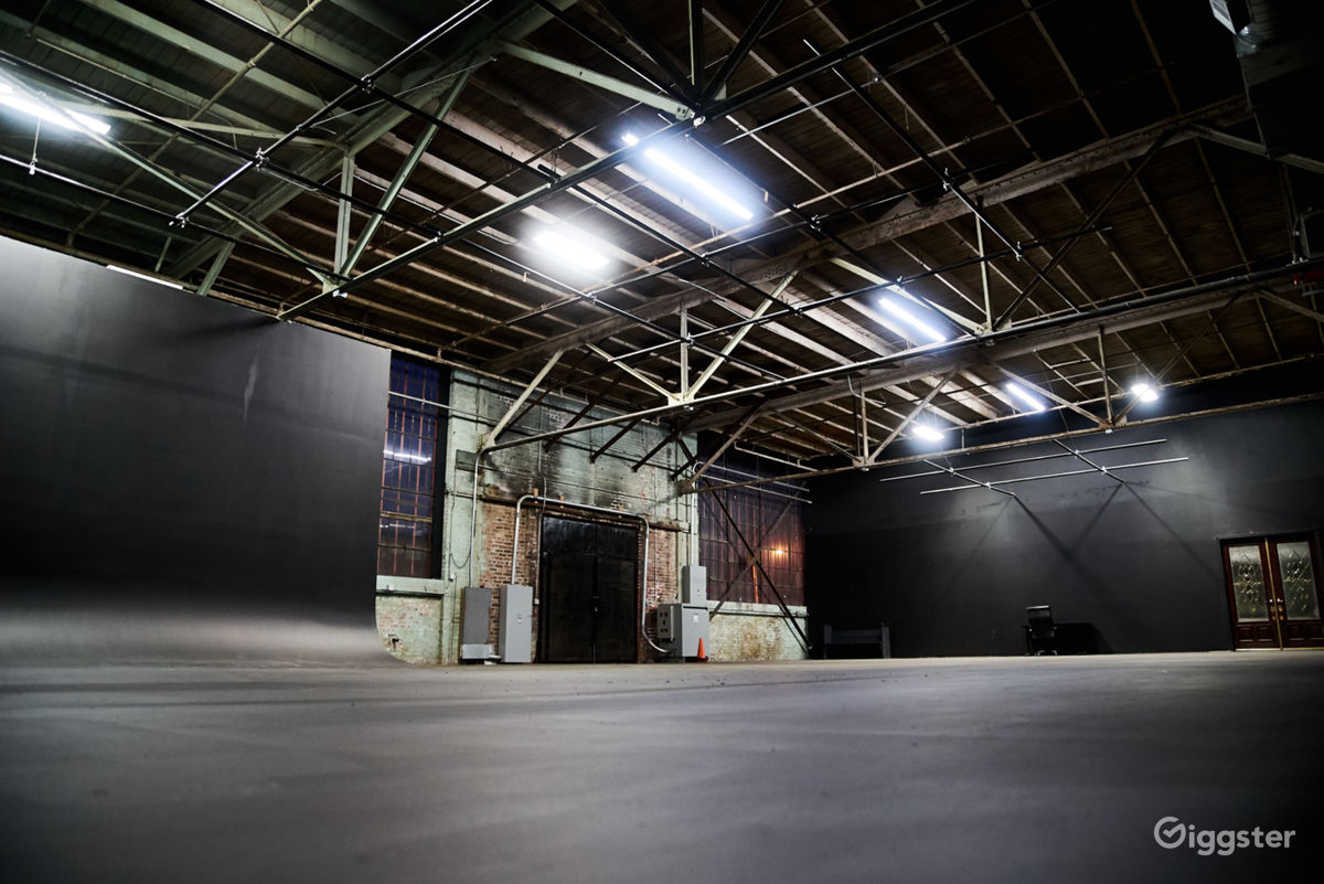 Huge 3 Wall Cyclorama Stage in LA Warehouse Studio | Rent this location ...