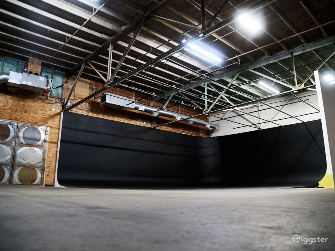 Huge 3 Wall Cyclorama Stage in LA Warehouse Studio | Rent this location ...