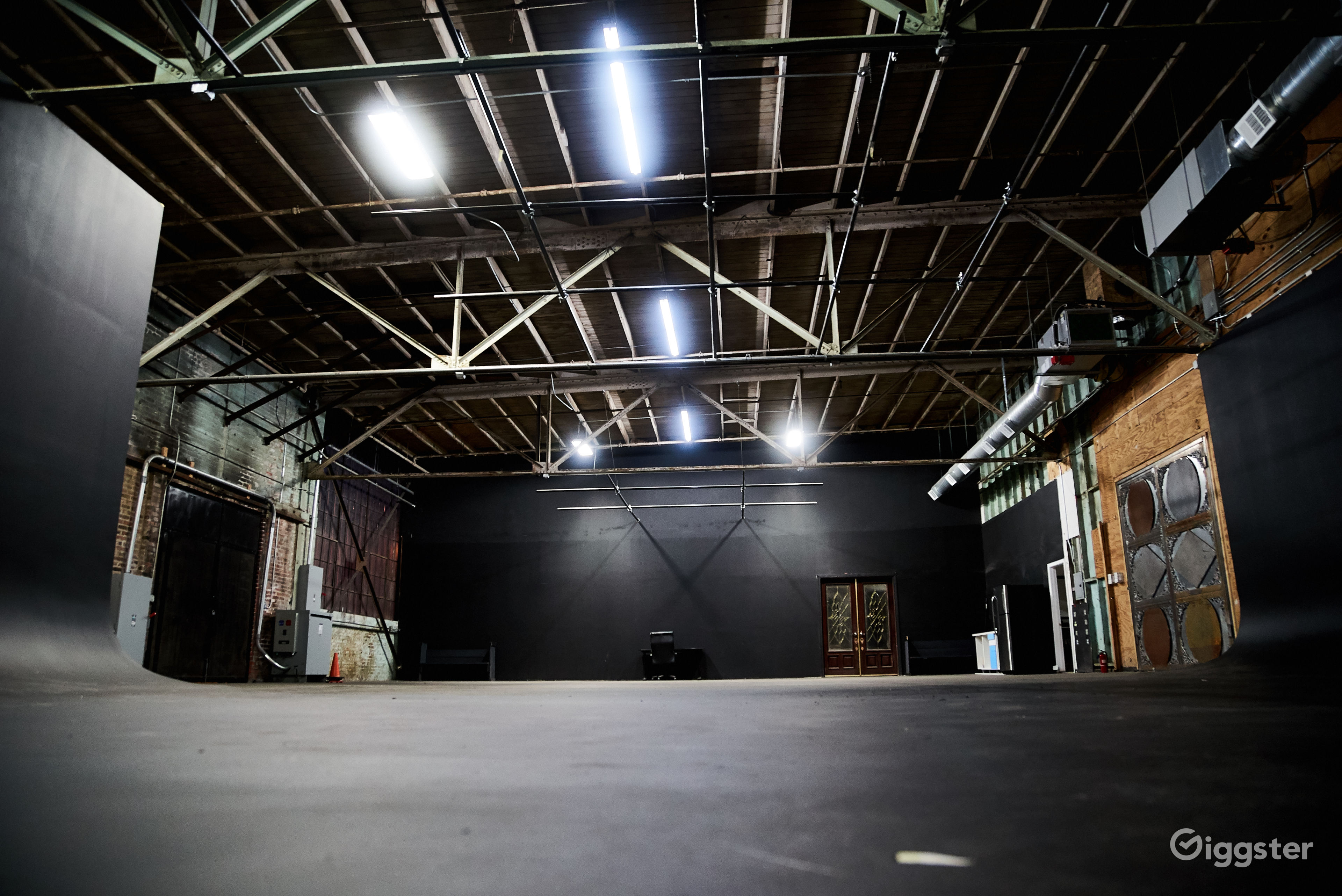 Huge 3 Wall Cyclorama Stage in LA Warehouse Studio | Rent this location ...
