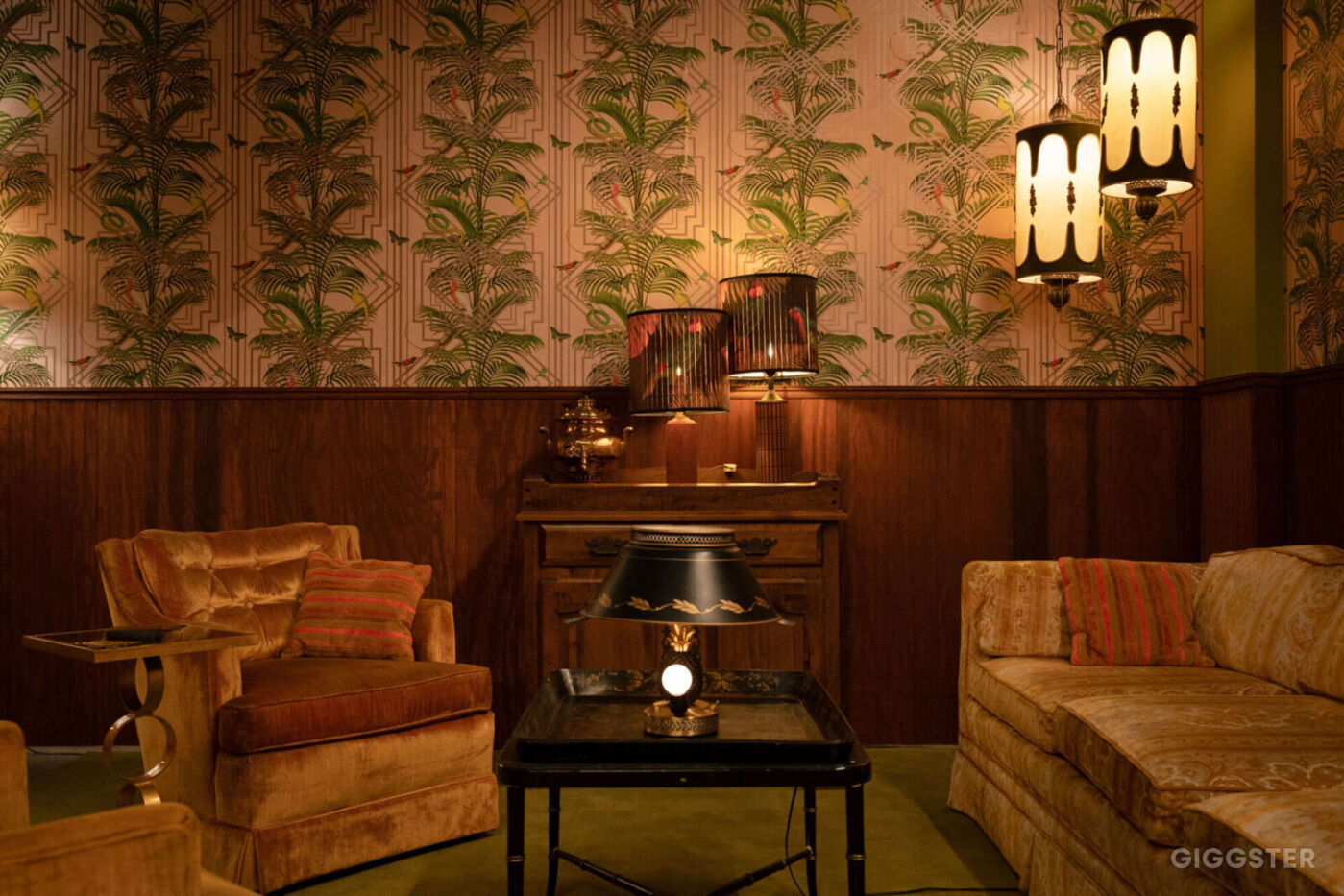 Tropical MCM Suite in Brooklyn | Rent this location on Giggster