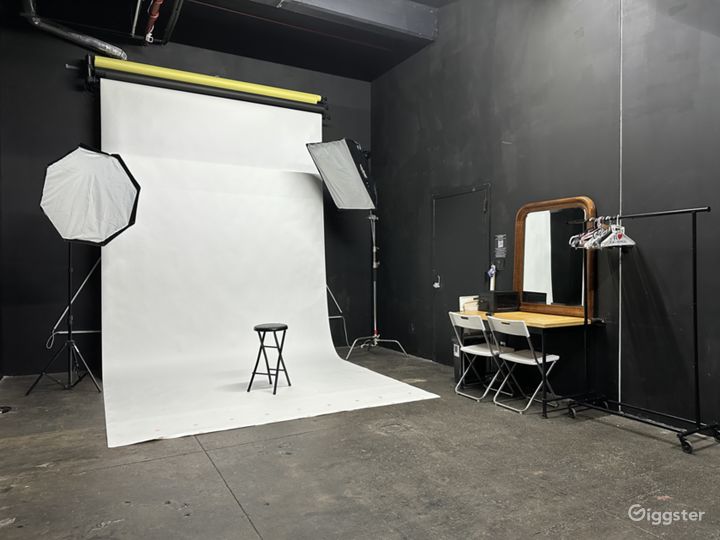 Blackout Backdrops Studio | Rent this location on Giggster