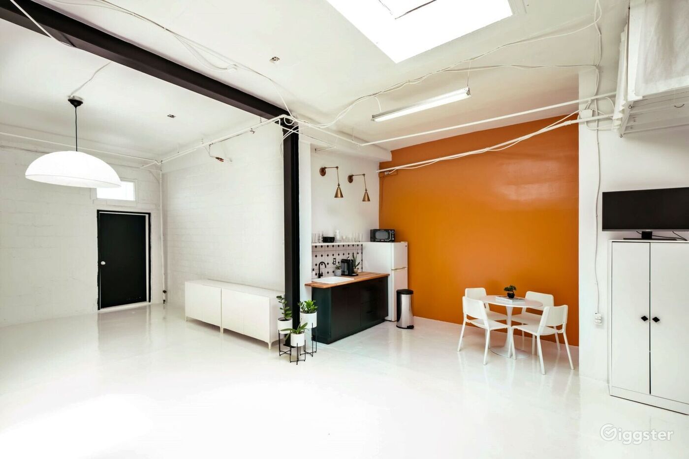 Creative Studio Space in Alexandria | Rent this location on Giggster