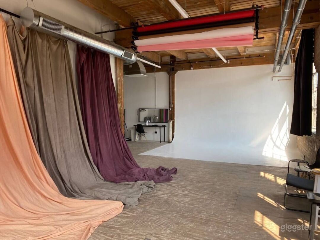 Chicago Photo Studio Rental | Sunny Corner Studio with Equipment | Giggster