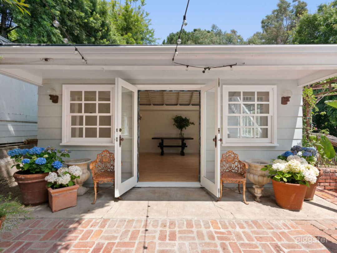 Flexible Studio Room | Rent this location on Giggster