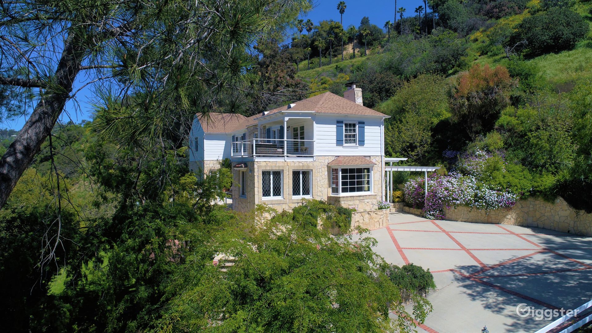 PRIVATE Classic Hollywood Mansion | Rent this location on Giggster