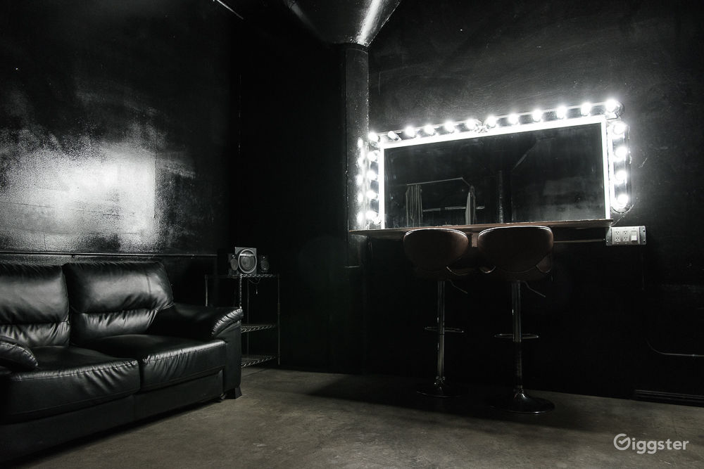 Blackout Stage | Rent this location on Giggster