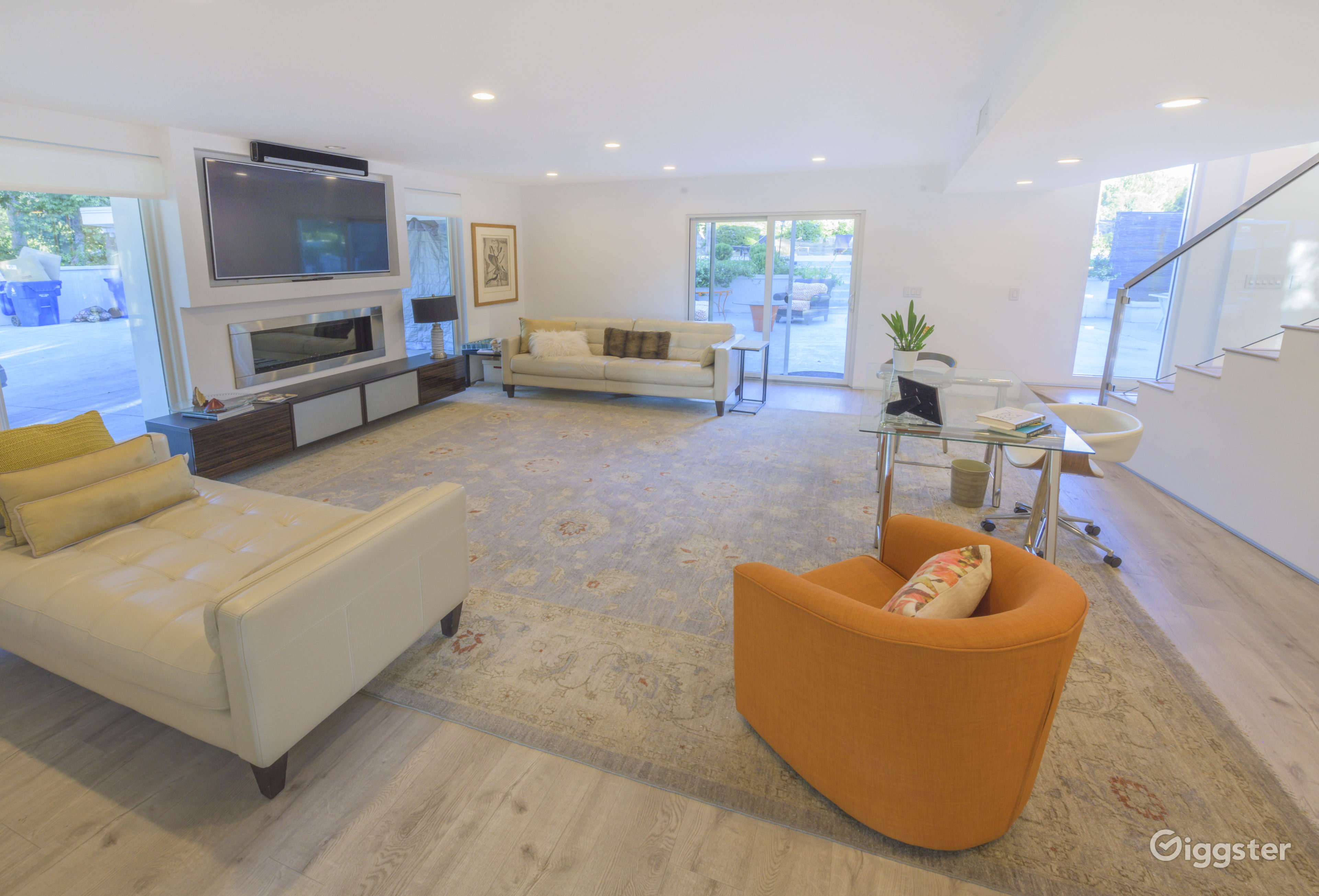 Modern Mid Century Villa-HIGH CEILING | Rent this location on Giggster